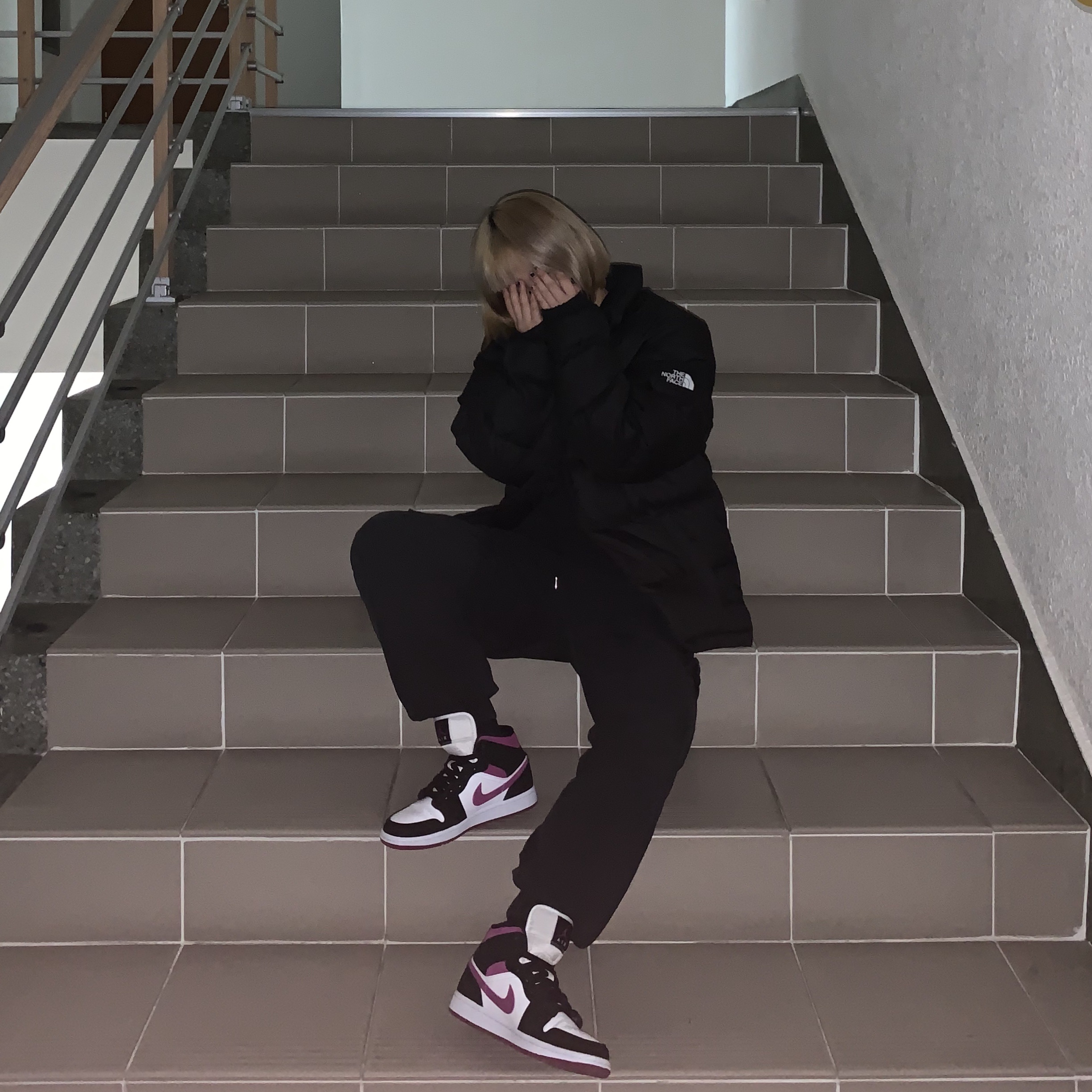 현서 (@axh__xs__) 님의 게시물 | KREAM