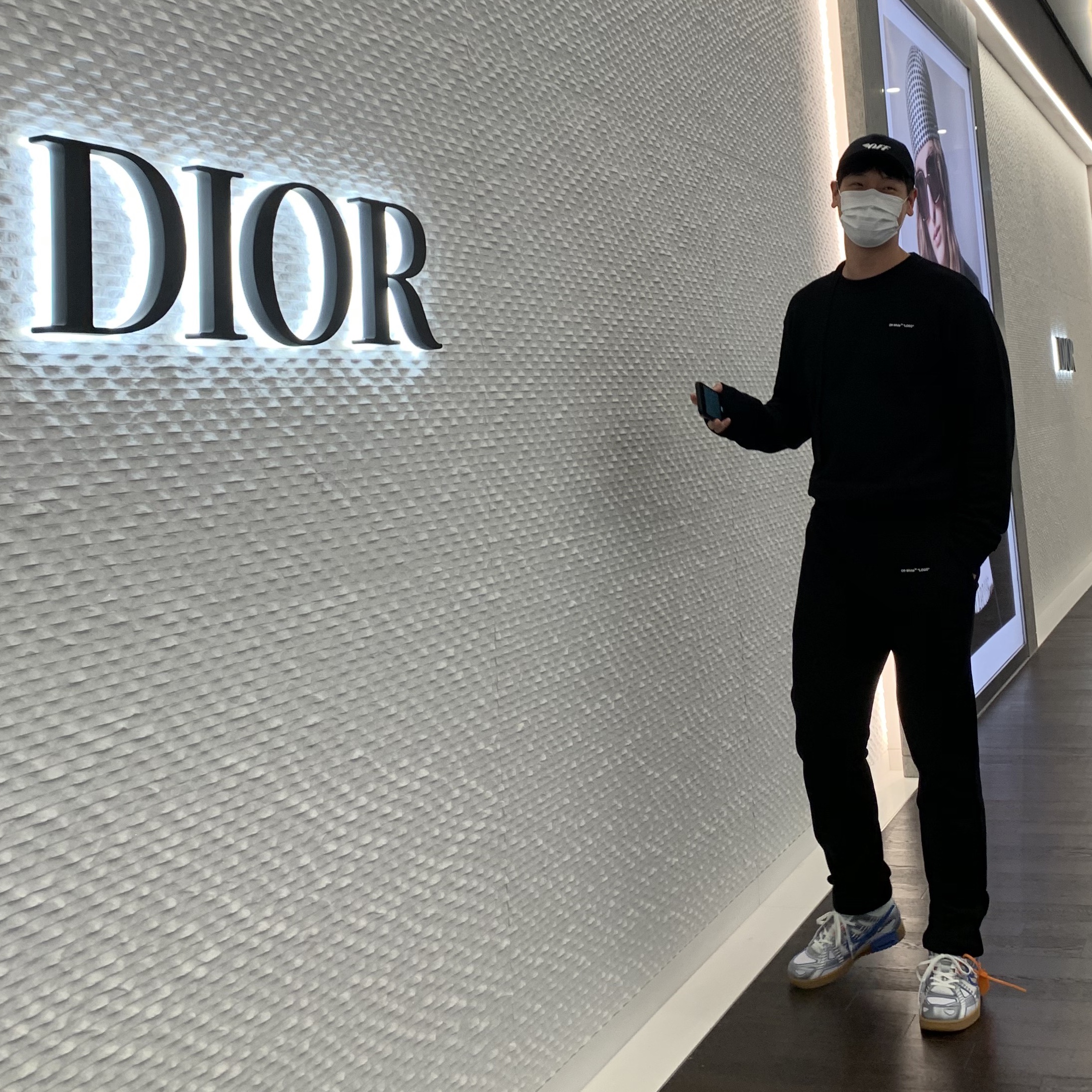 우팔 (@wooo8) 님의 게시물 | KREAM