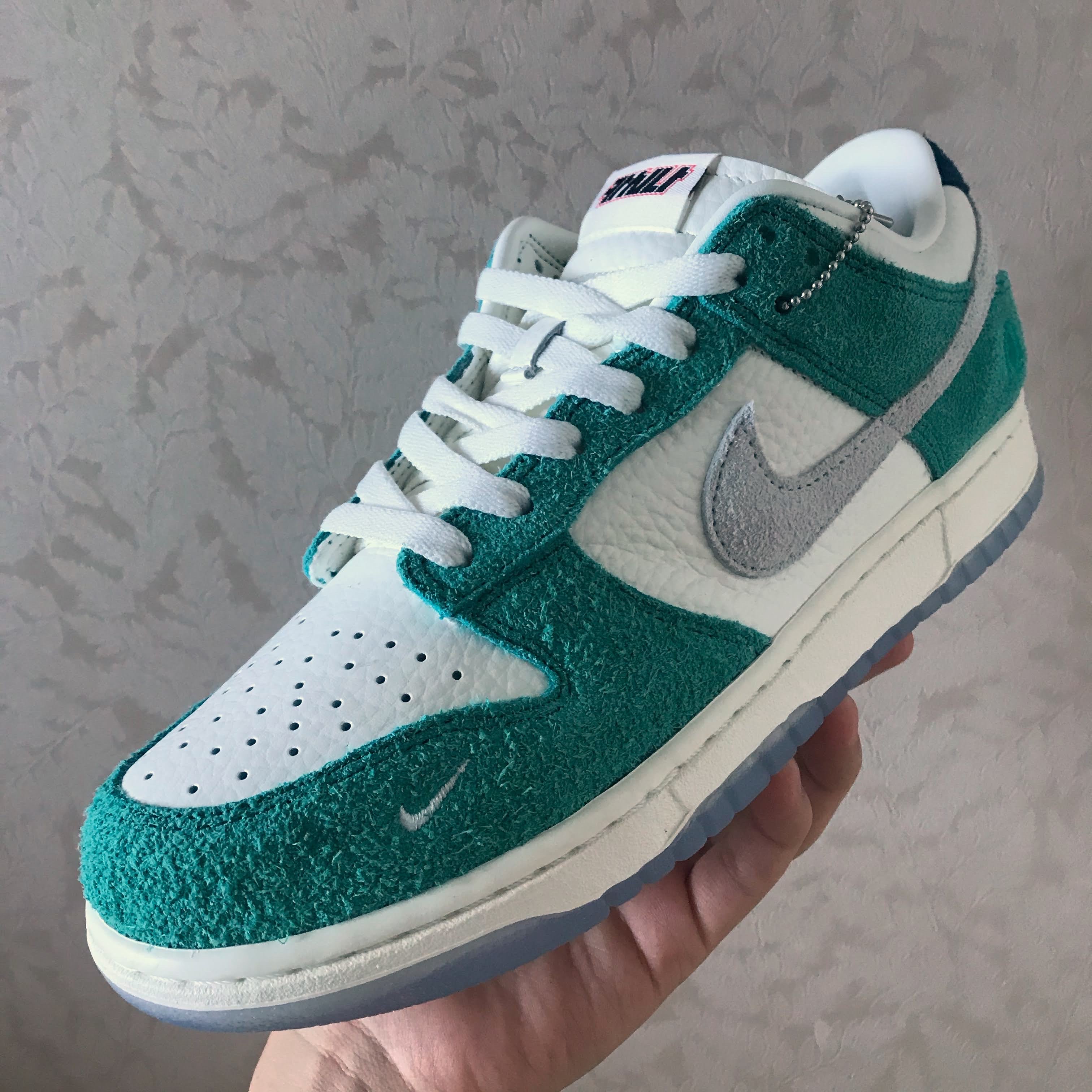 토토타운 (@tox3wn) 님의 게시물 | KREAM