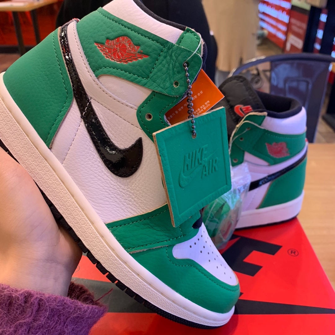 윾나륵 (@yunaruu) 님의 게시물 | KREAM