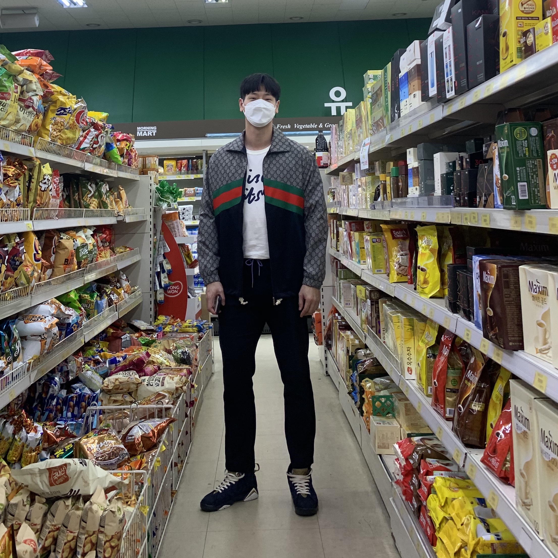 우팔 (@wooo8) 님의 게시물 | KREAM