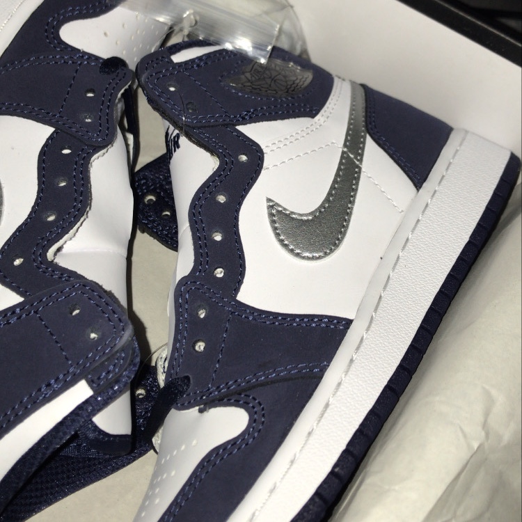 윾나륵 (@yunaruu) 님의 게시물 | KREAM