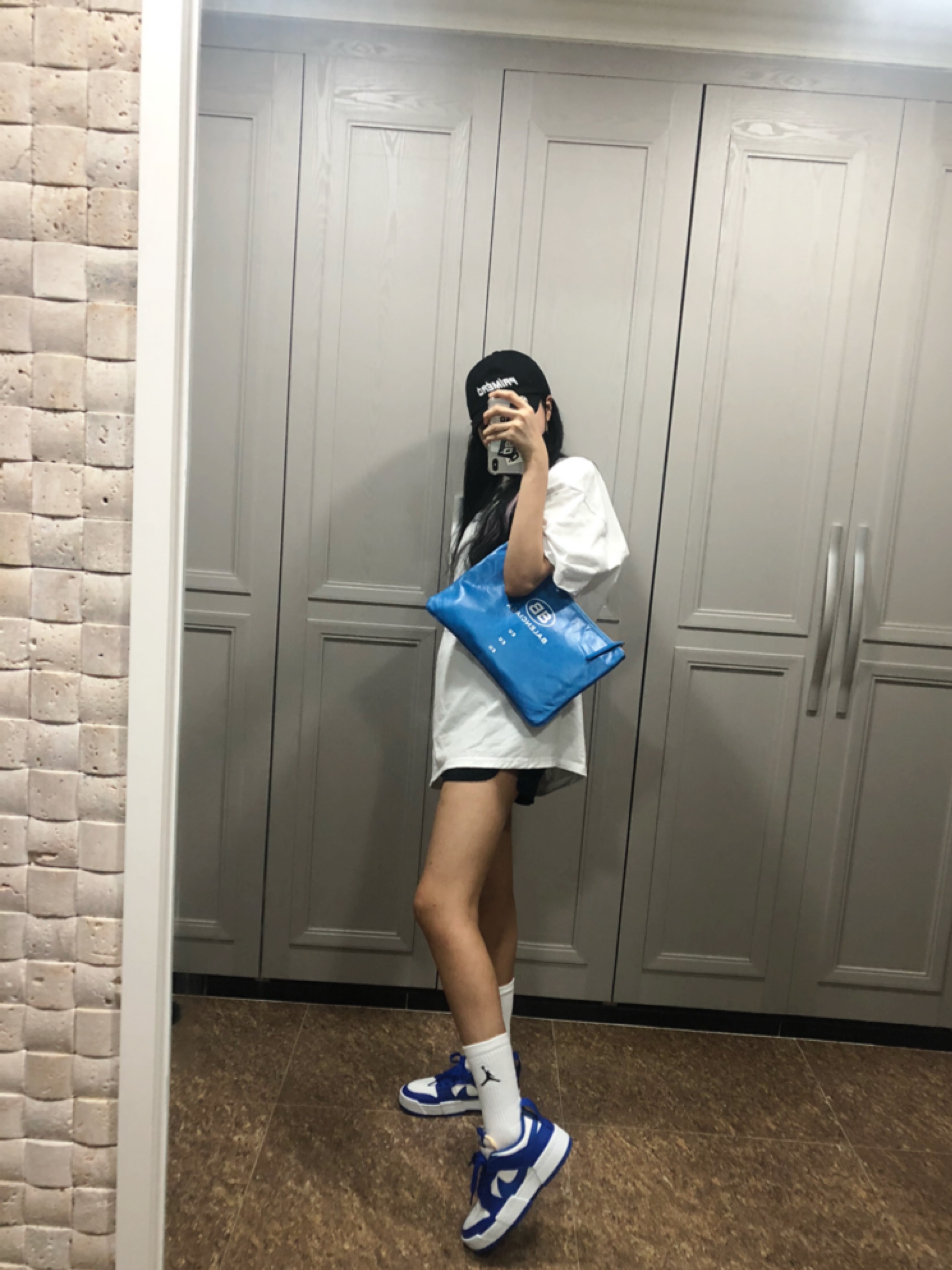 😶 (@s9._.5y) 님의 게시물 | KREAM