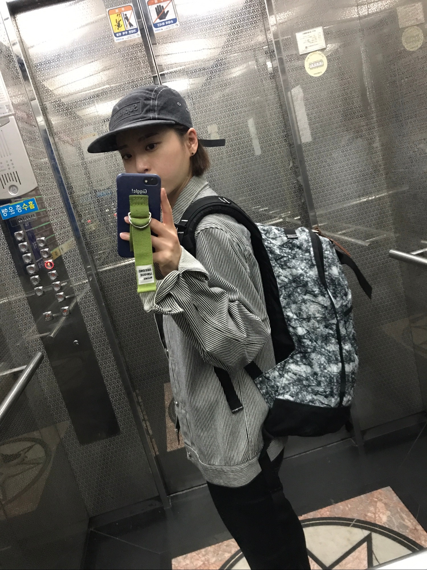 빼꼼맘 (@young_na89) 님의 게시물 | KREAM