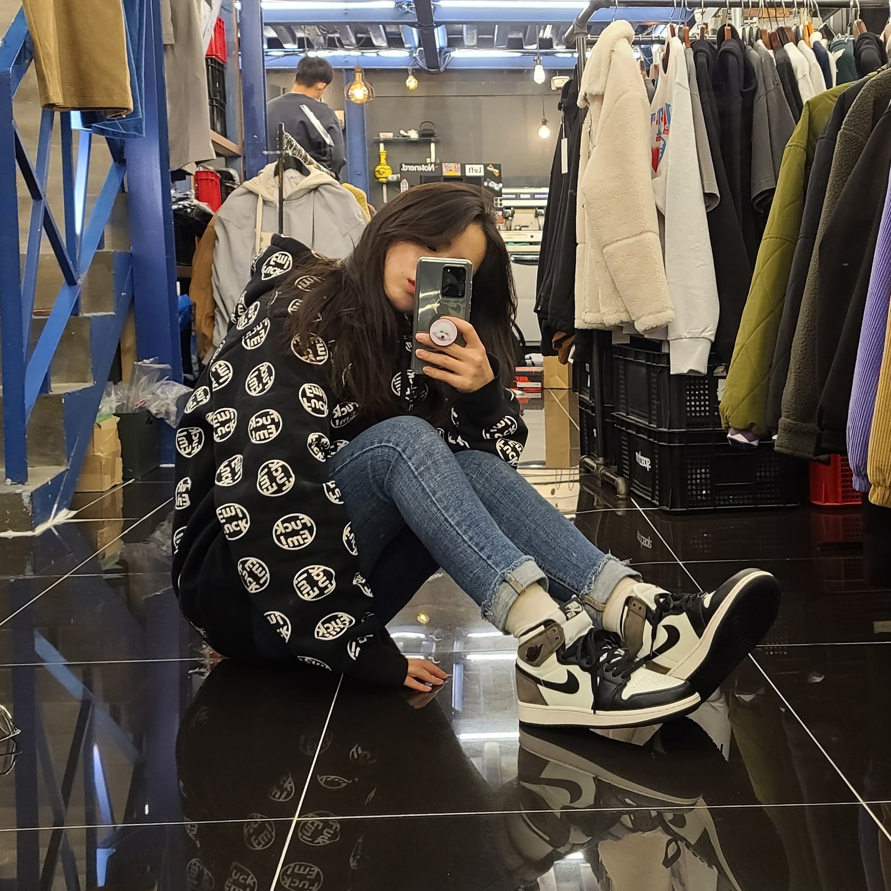 빼꼼맘 (@young_na89) 님의 게시물 | KREAM