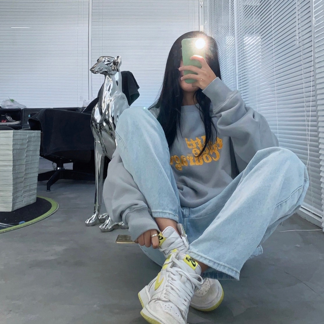 제니 (@jennie) 님의 게시물 | KREAM