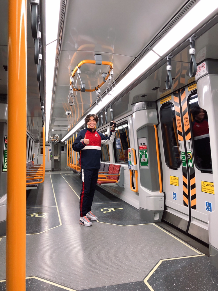 우니 (@woon_91) 님의 게시물 | KREAM