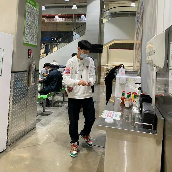 실크 (@yoonsun) 님의 게시물 | KREAM