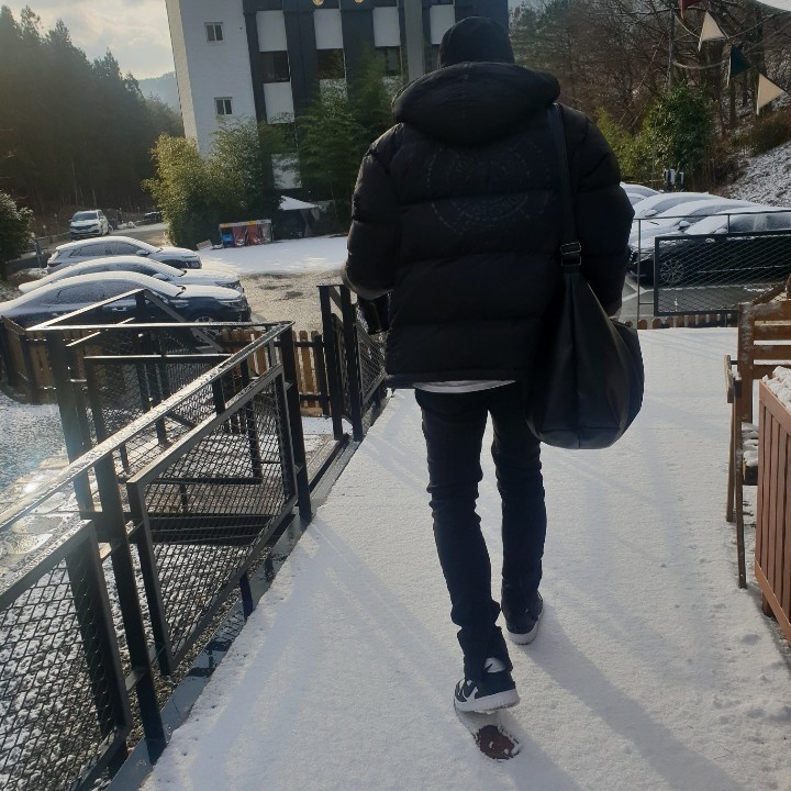 아라라 (@nikemn) 님의 게시물 | KREAM