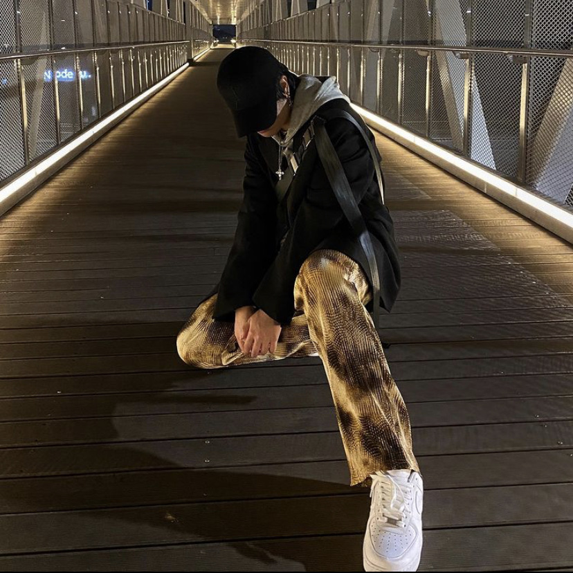 재우 (@zeuzeum) 님의 게시물 | KREAM