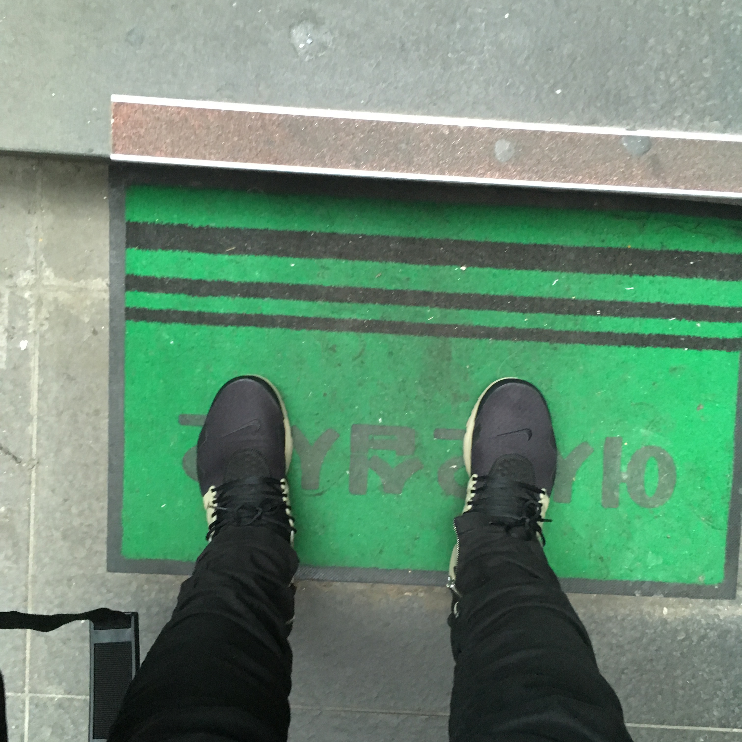 pok2345 (@doovoo) 님의 게시물 | KREAM