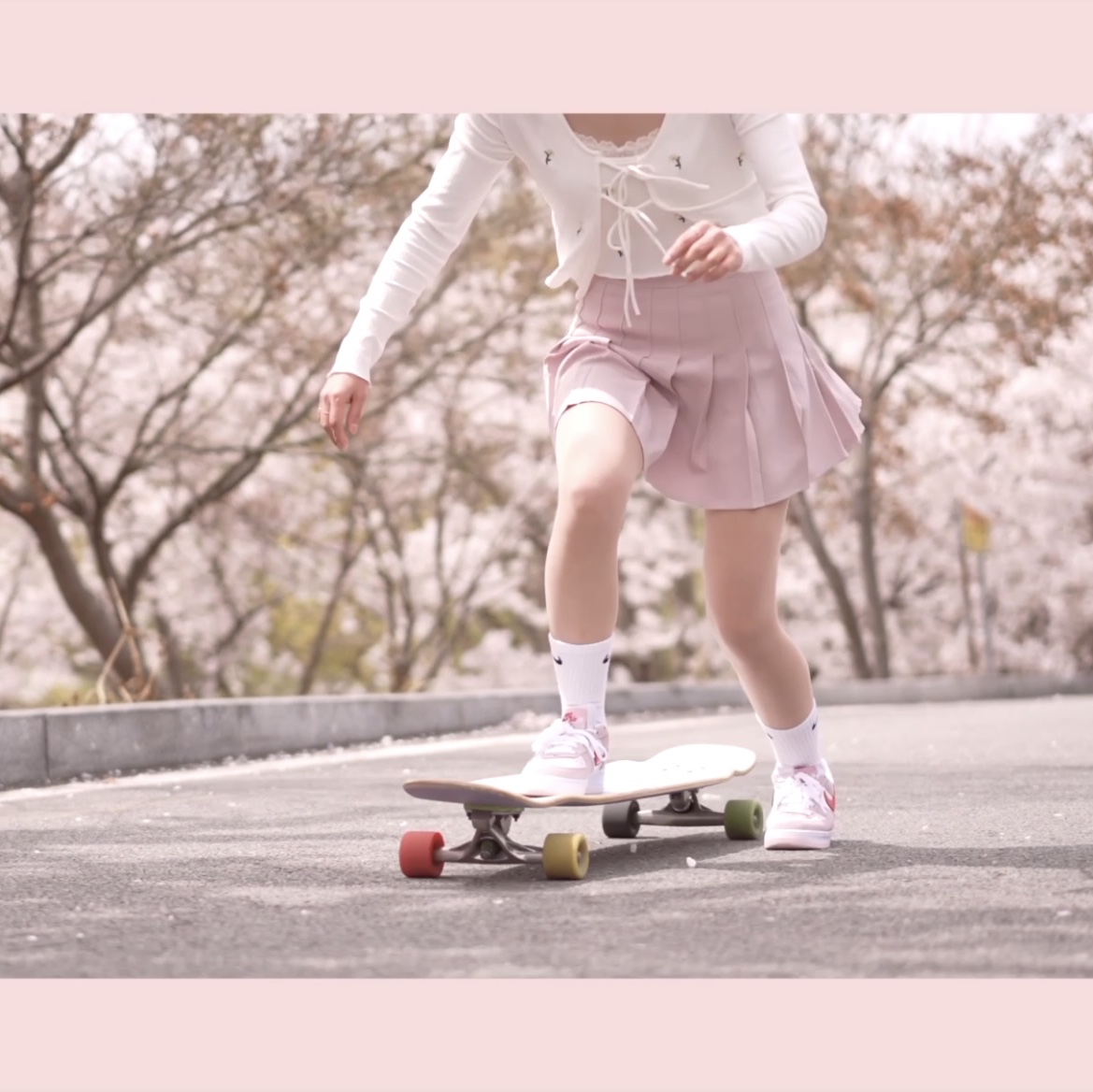 롱보더 김규리 (@gyurii) 님의 게시물 | KREAM