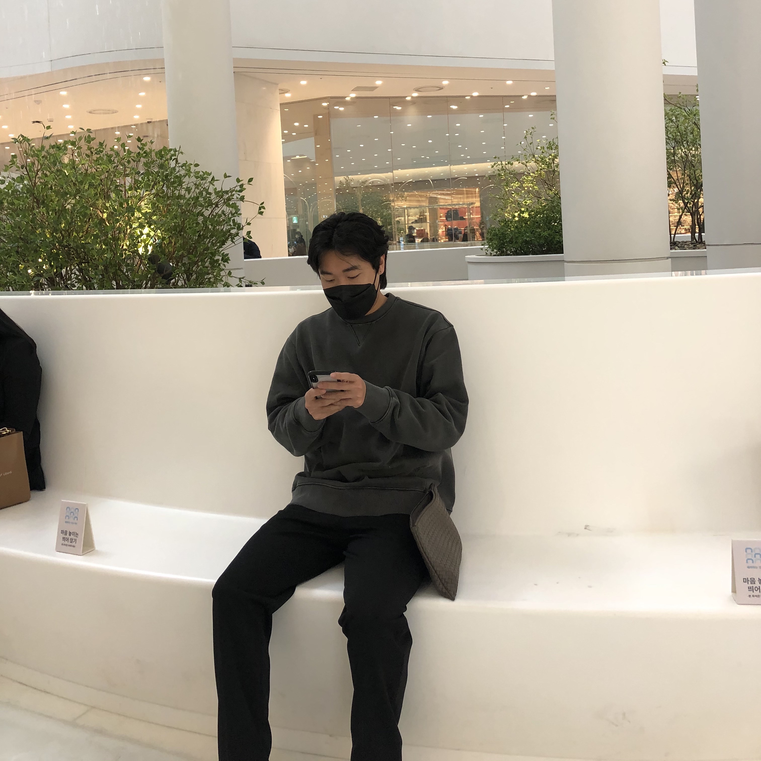 우니 (@woon_91) 님의 게시물 | KREAM