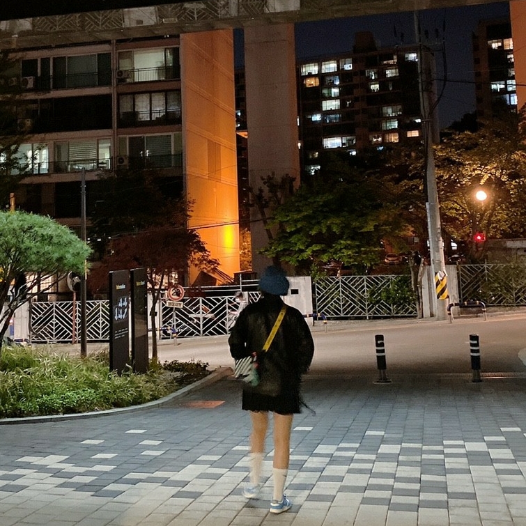 아롱언니 (@bestof87) 님의 게시물 | KREAM