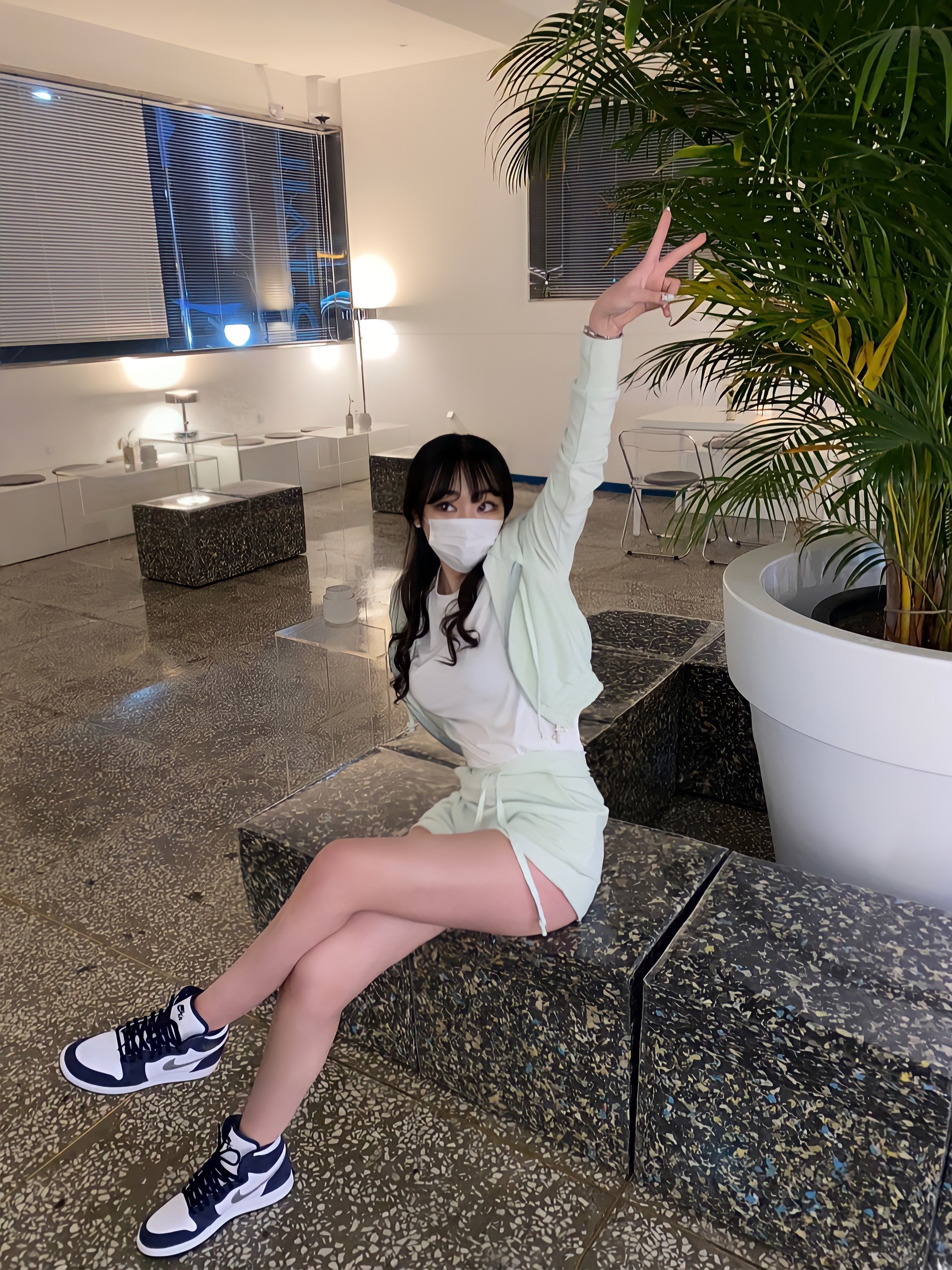 지수 (@ljsww) 님의 게시물 | KREAM