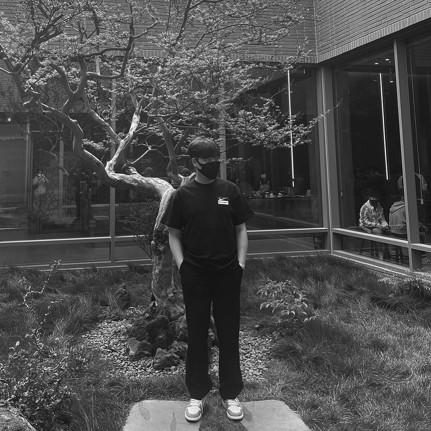 woo__h.s (@redstone_) 님의 게시물 | KREAM