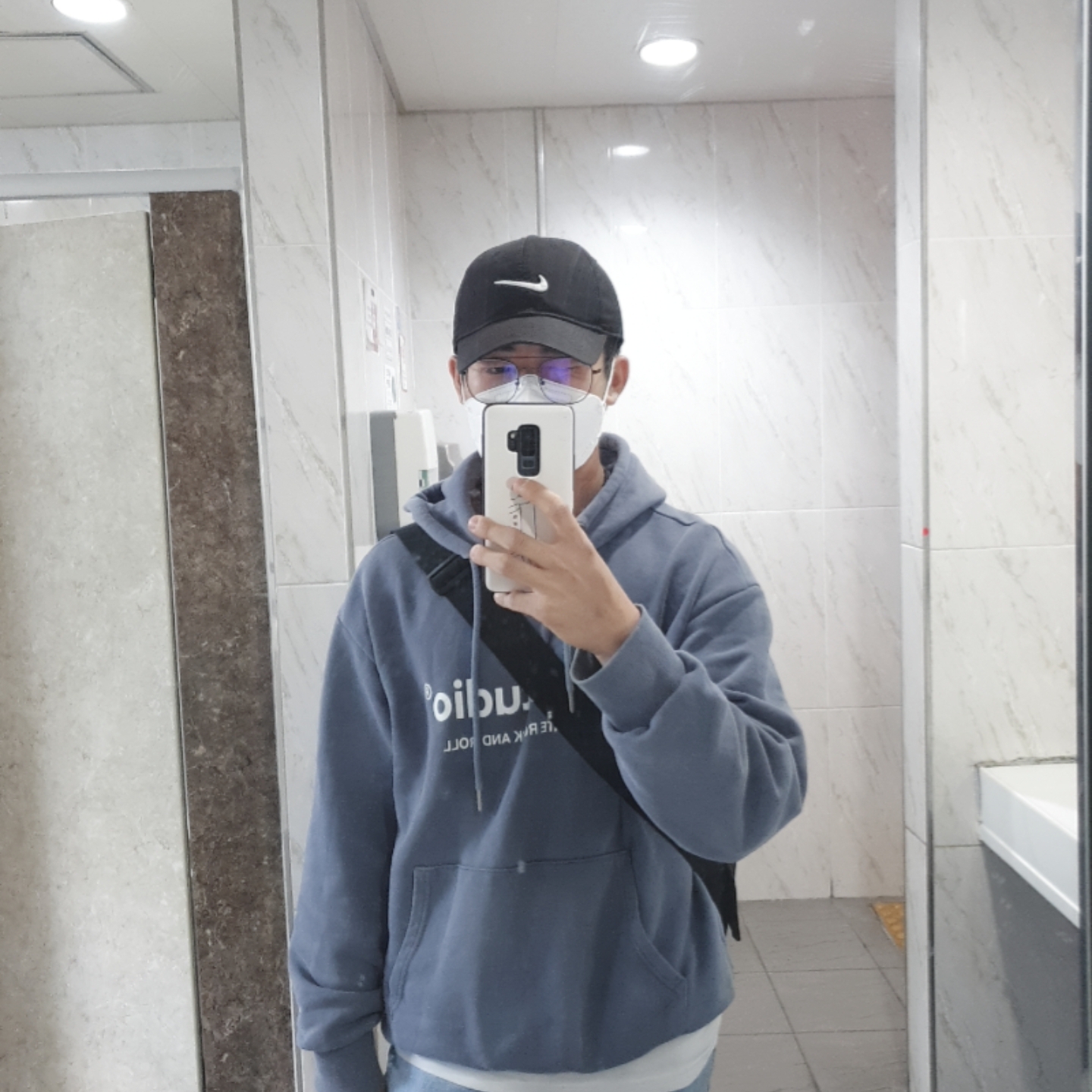 왕희찬 (@hee_ch) 님의 게시물 | KREAM