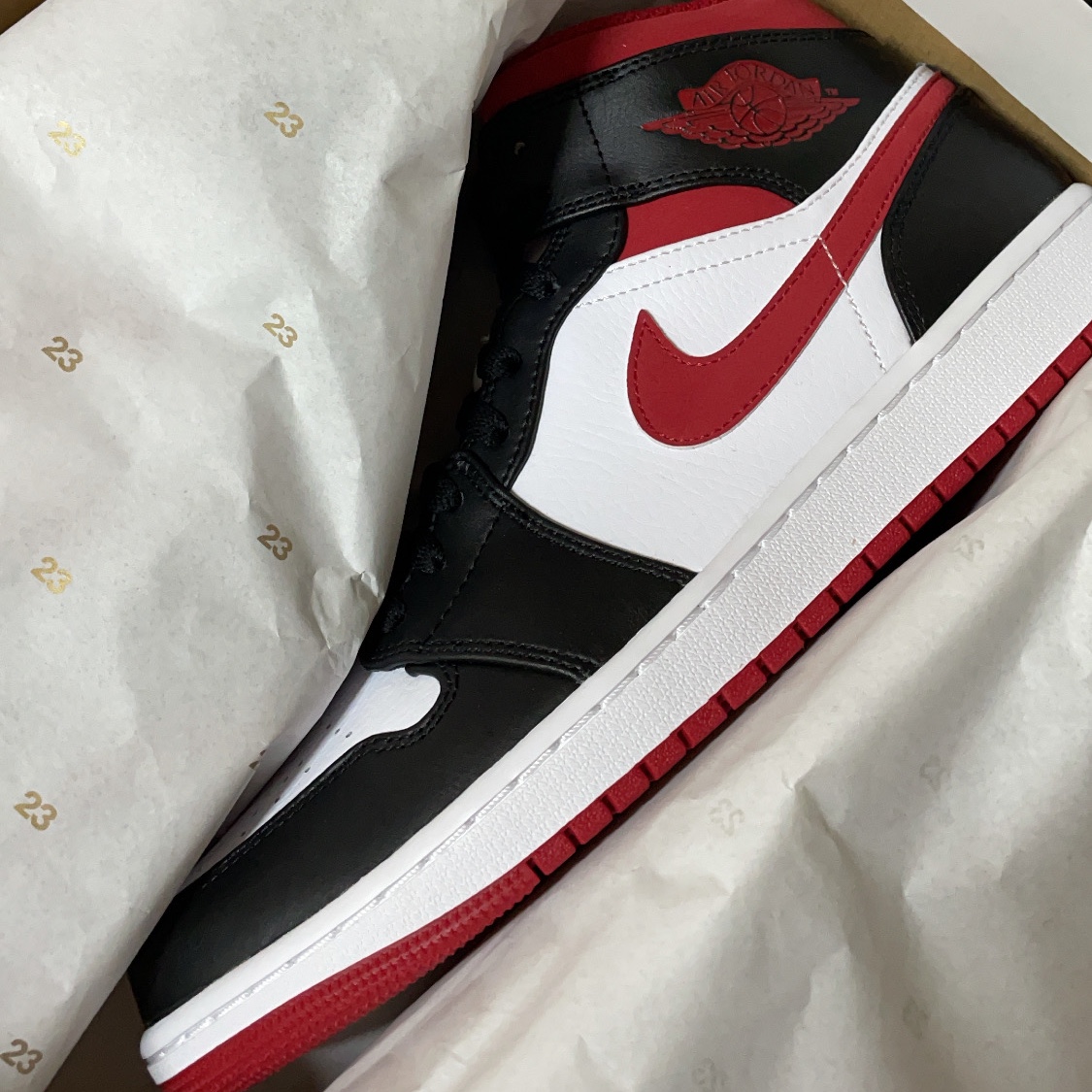 윾나륵 (@yunaruu) 님의 게시물 | KREAM