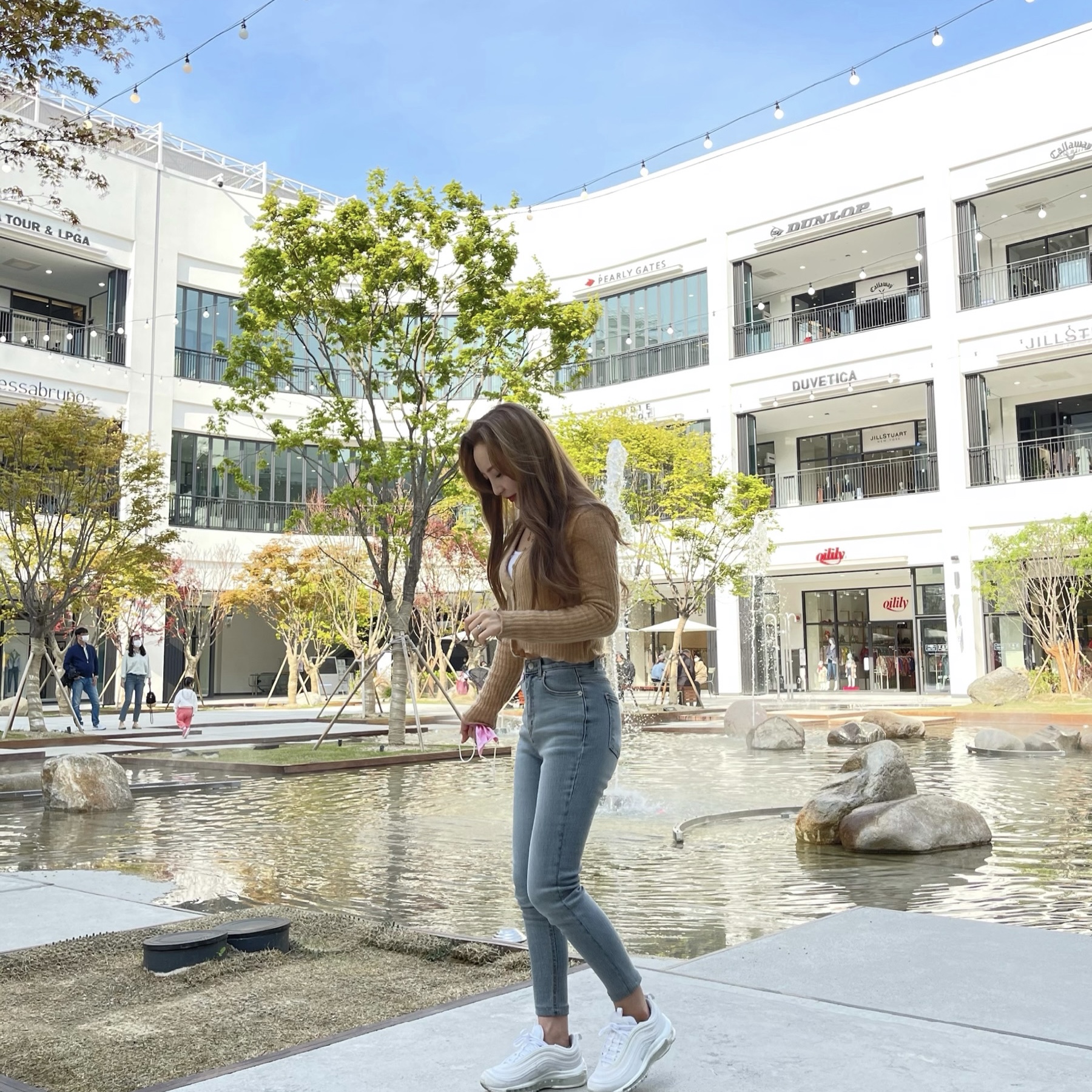 롱이 (@c._.rong) 님의 게시물 | KREAM