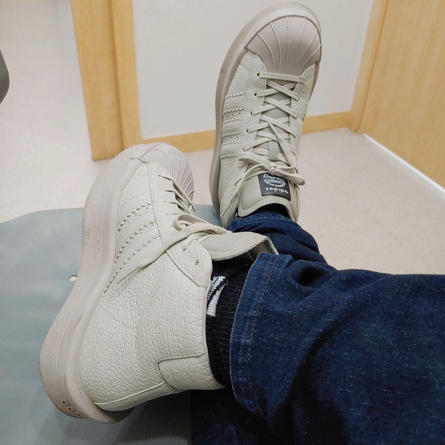 Alex (@artphilo) 님의 게시물 | KREAM