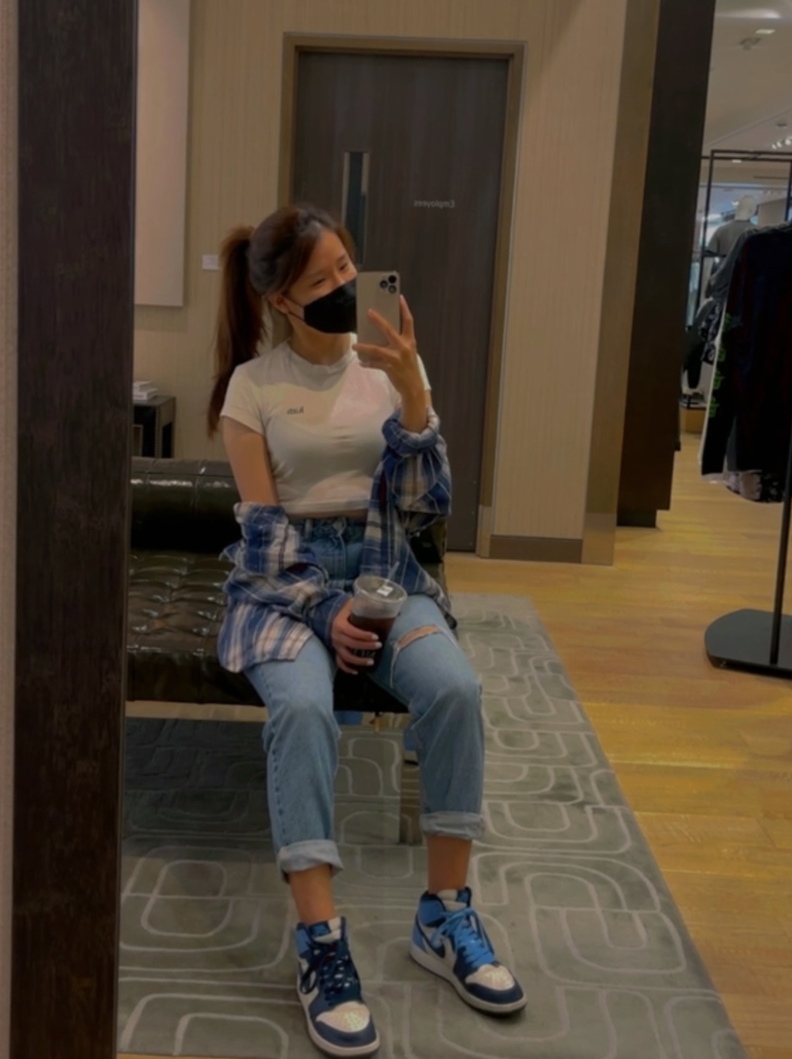 윤블 (@deb_lee) 님의 게시물 | KREAM