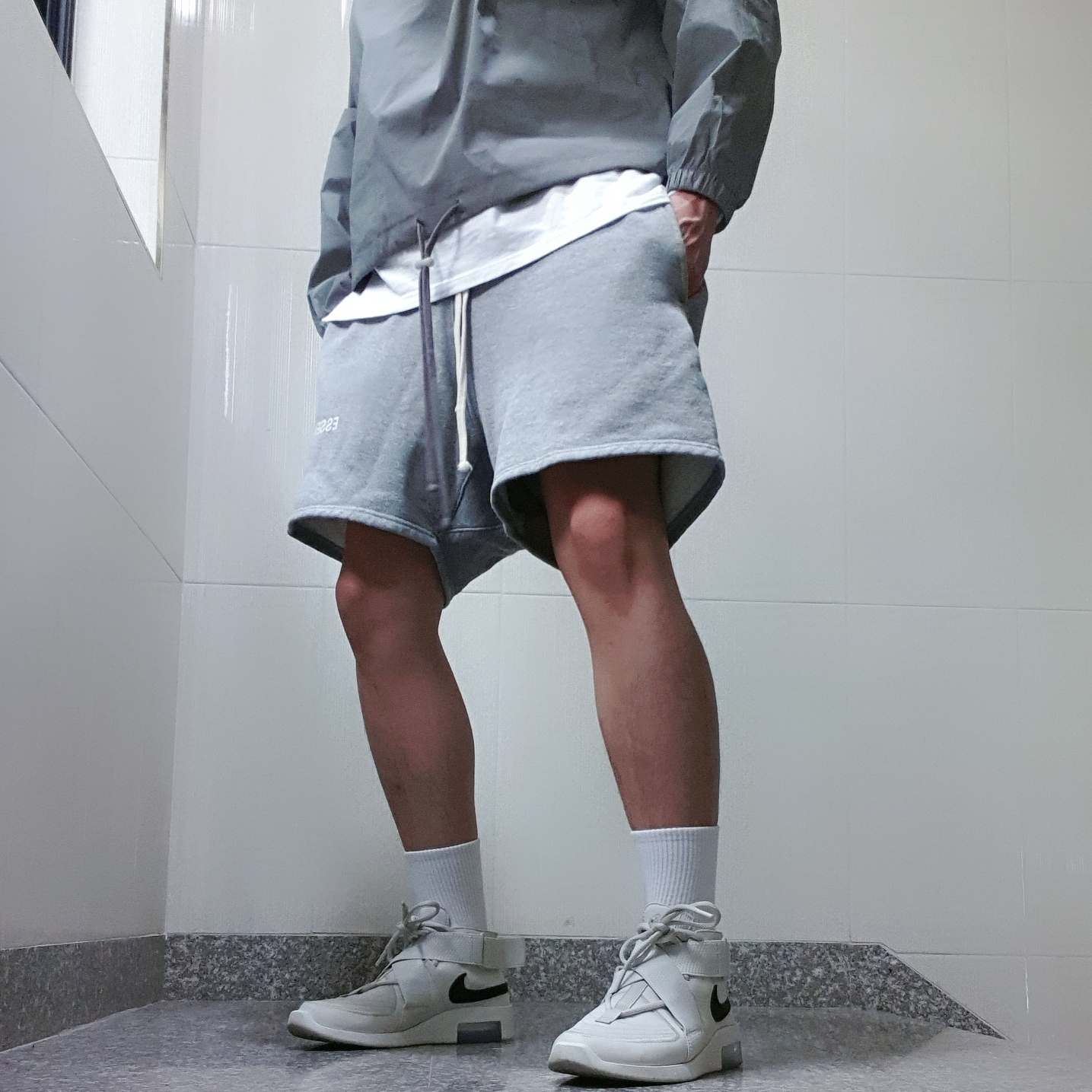 꺼낸다 (@k1m_0j) 님의 게시물 | KREAM