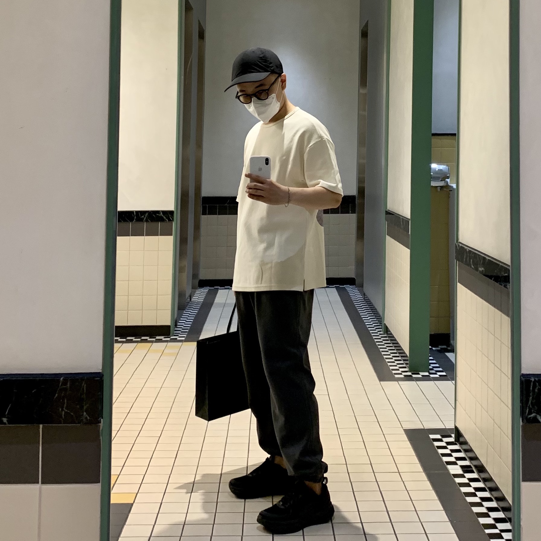 (@greatoms) 님의 게시물 | KREAM