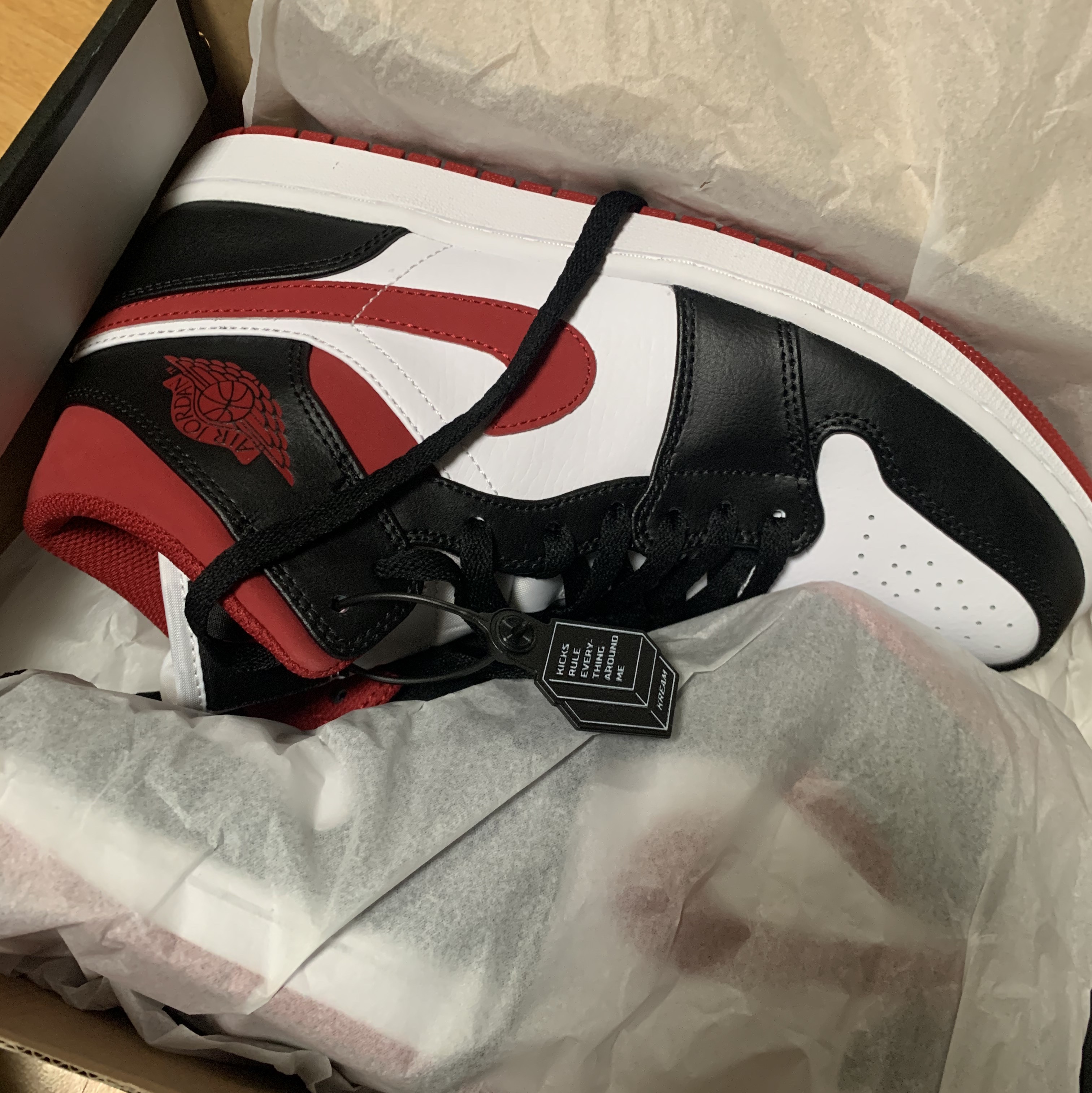 과니 (@qwani) 님의 게시물 | KREAM