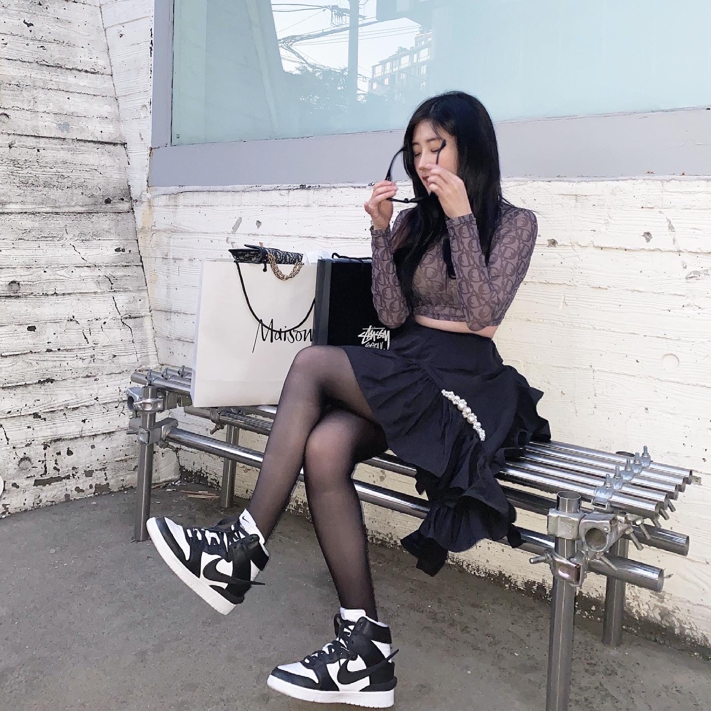 미소얌 (@smizez) 님의 게시물 | KREAM