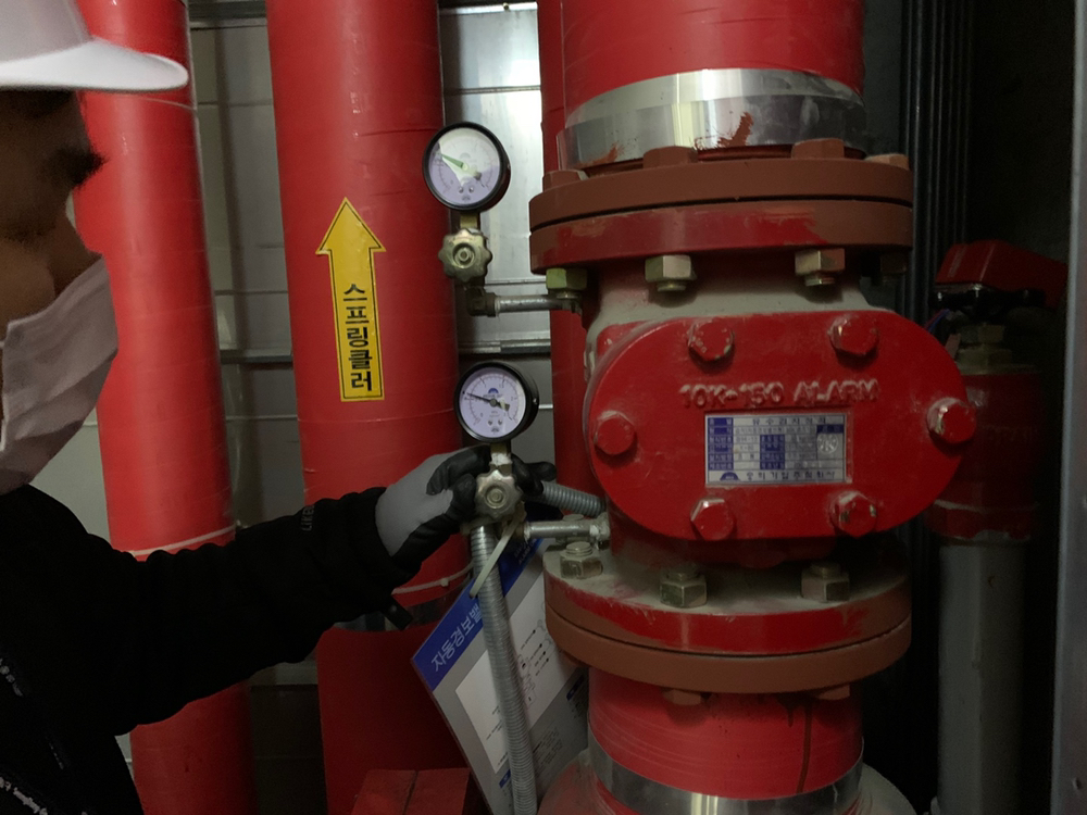 불나방 (@dennis_cho) 님의 게시물 | KREAM