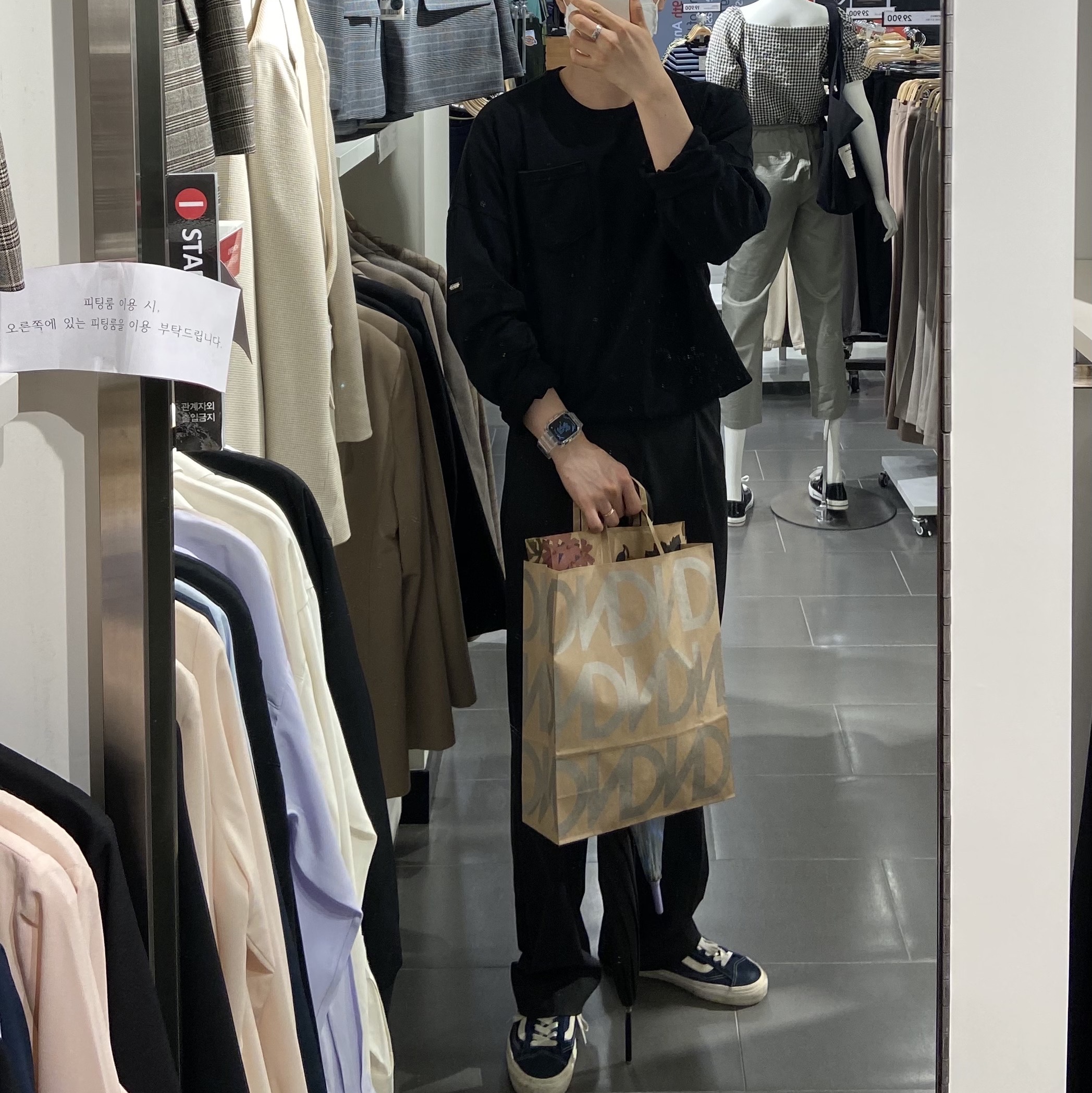 포키 (@ji_ho) 님의 게시물 | KREAM