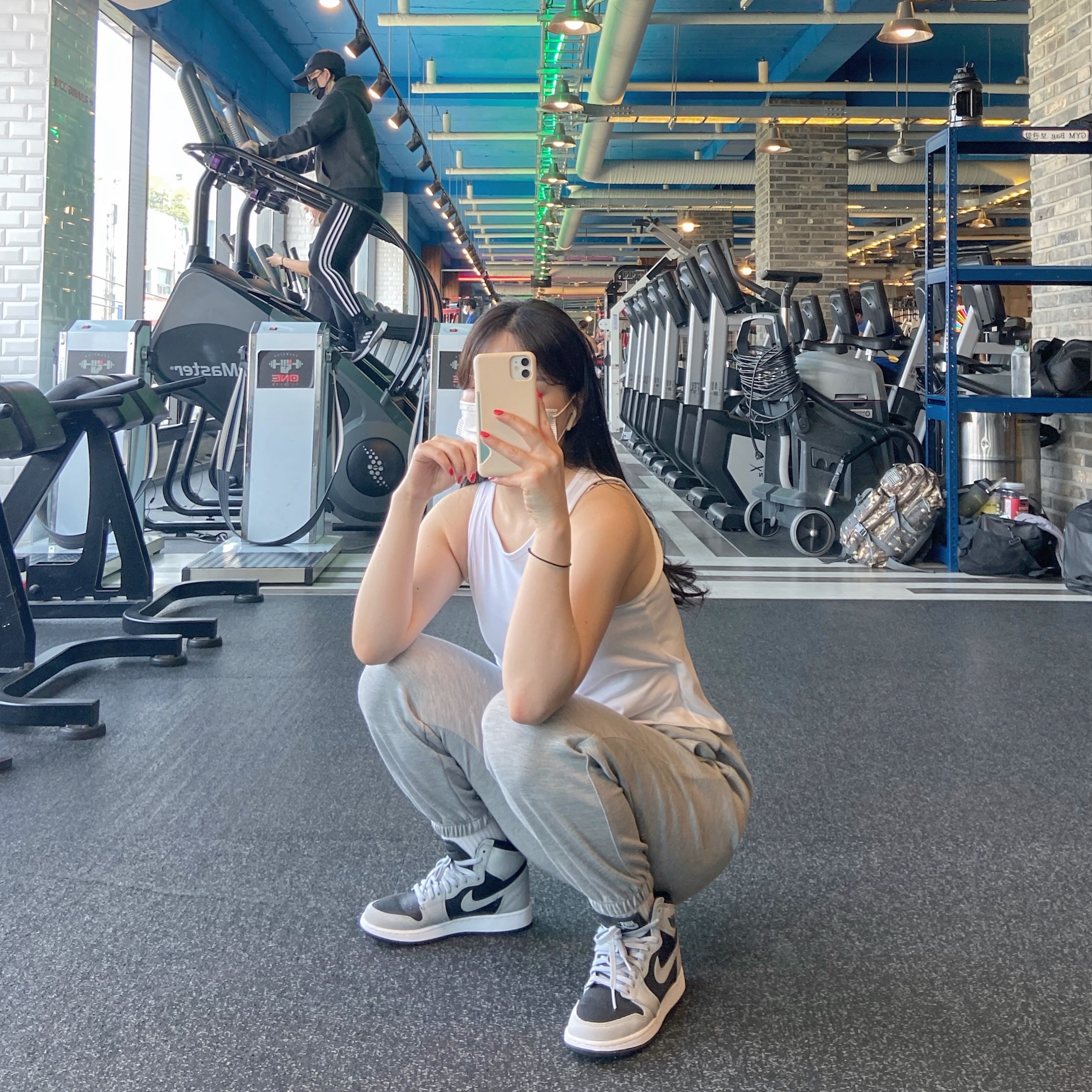 (@you._.b) 님의 게시물 | KREAM