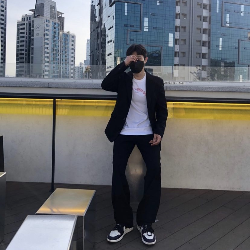 포키 (@ji_ho) 님의 게시물 | KREAM