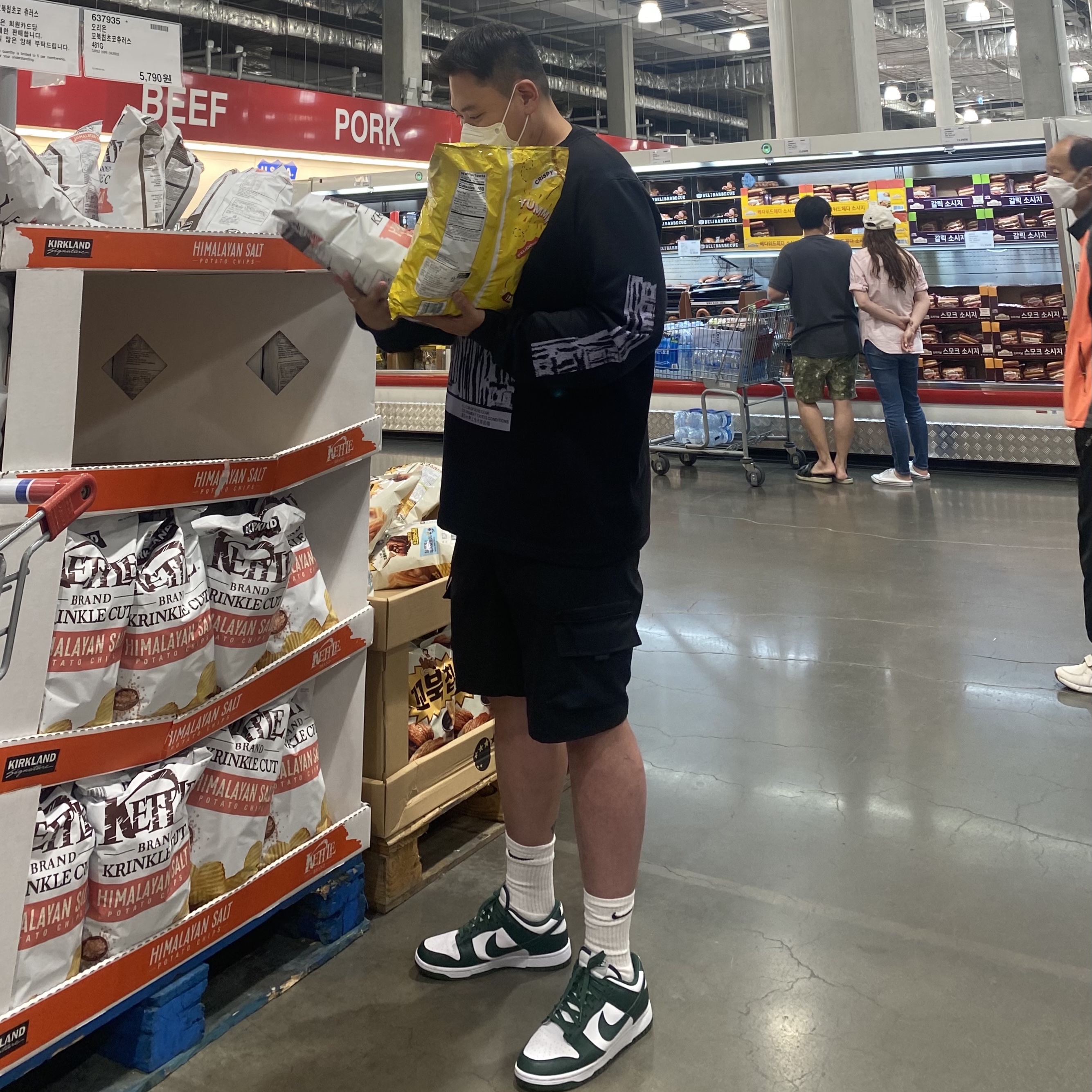 김하준 (@0n_my_wave) 님의 게시물 | KREAM