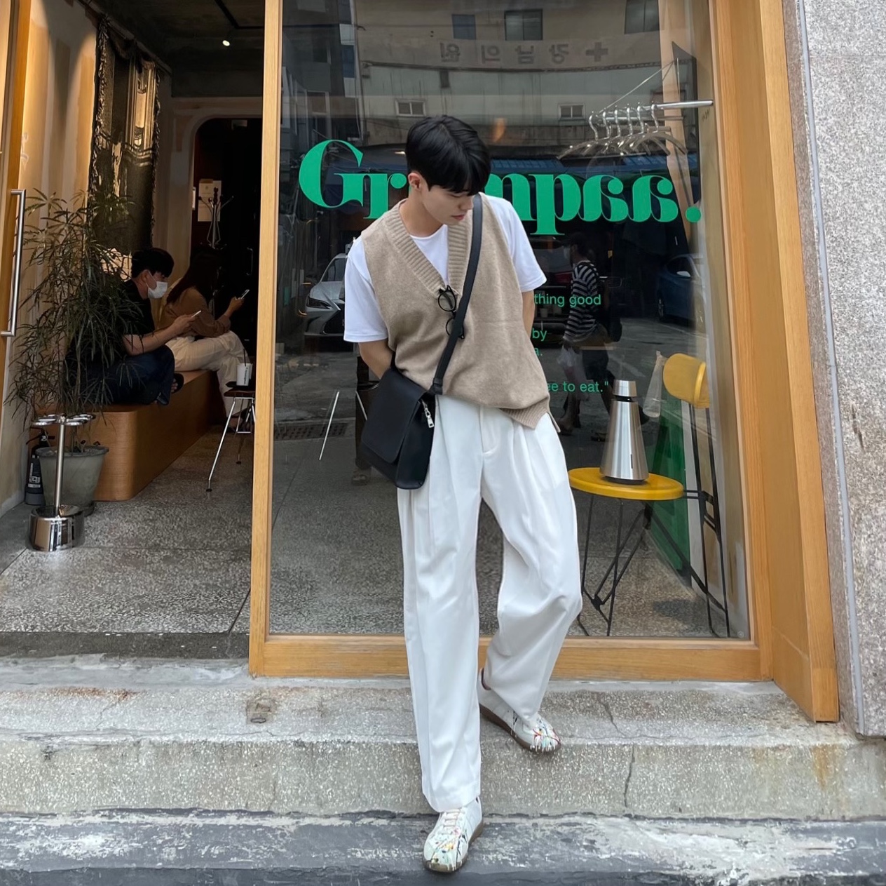 프롬투미 (@fromtome_jun) 님의 게시물 | KREAM