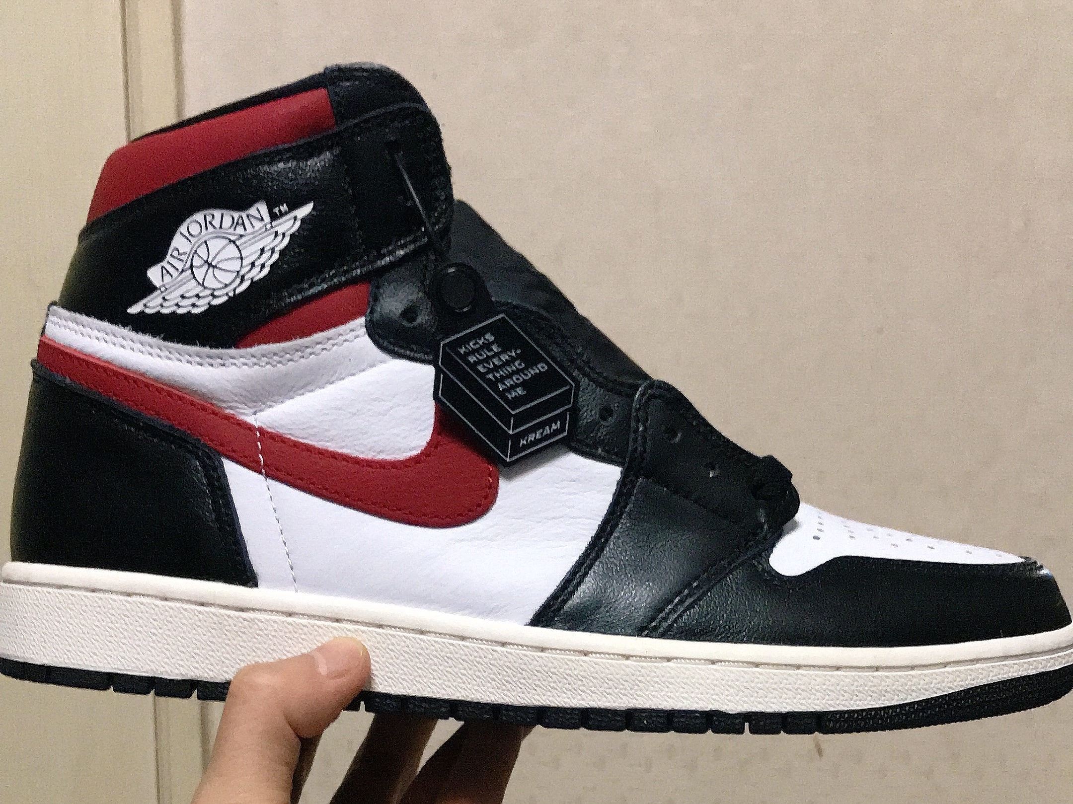 러프 (@rough.xx) 님의 게시물 | KREAM