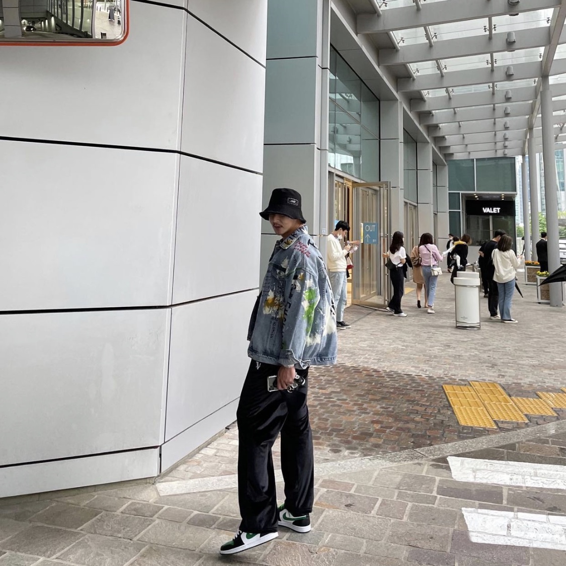 beom (@first_body) 님의 게시물 | KREAM