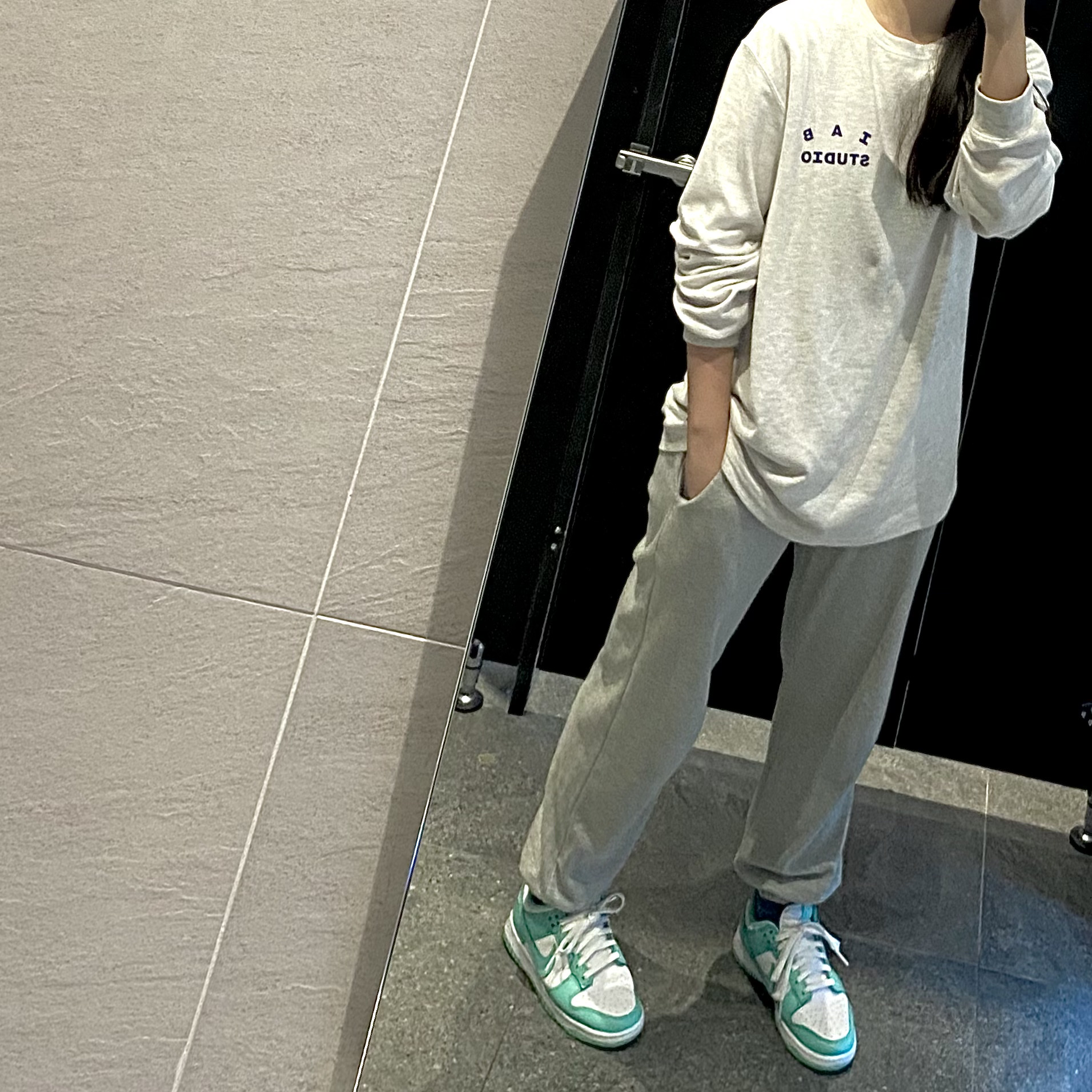 나익희 (@drow_act) 님의 게시물 | KREAM