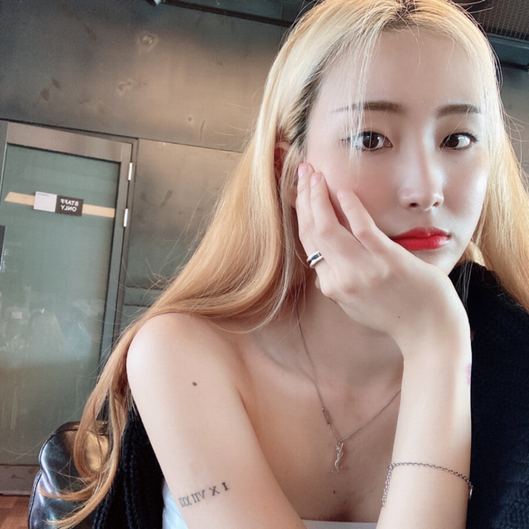 @newwwwall (@newwwwall) 님의 게시물 | KREAM