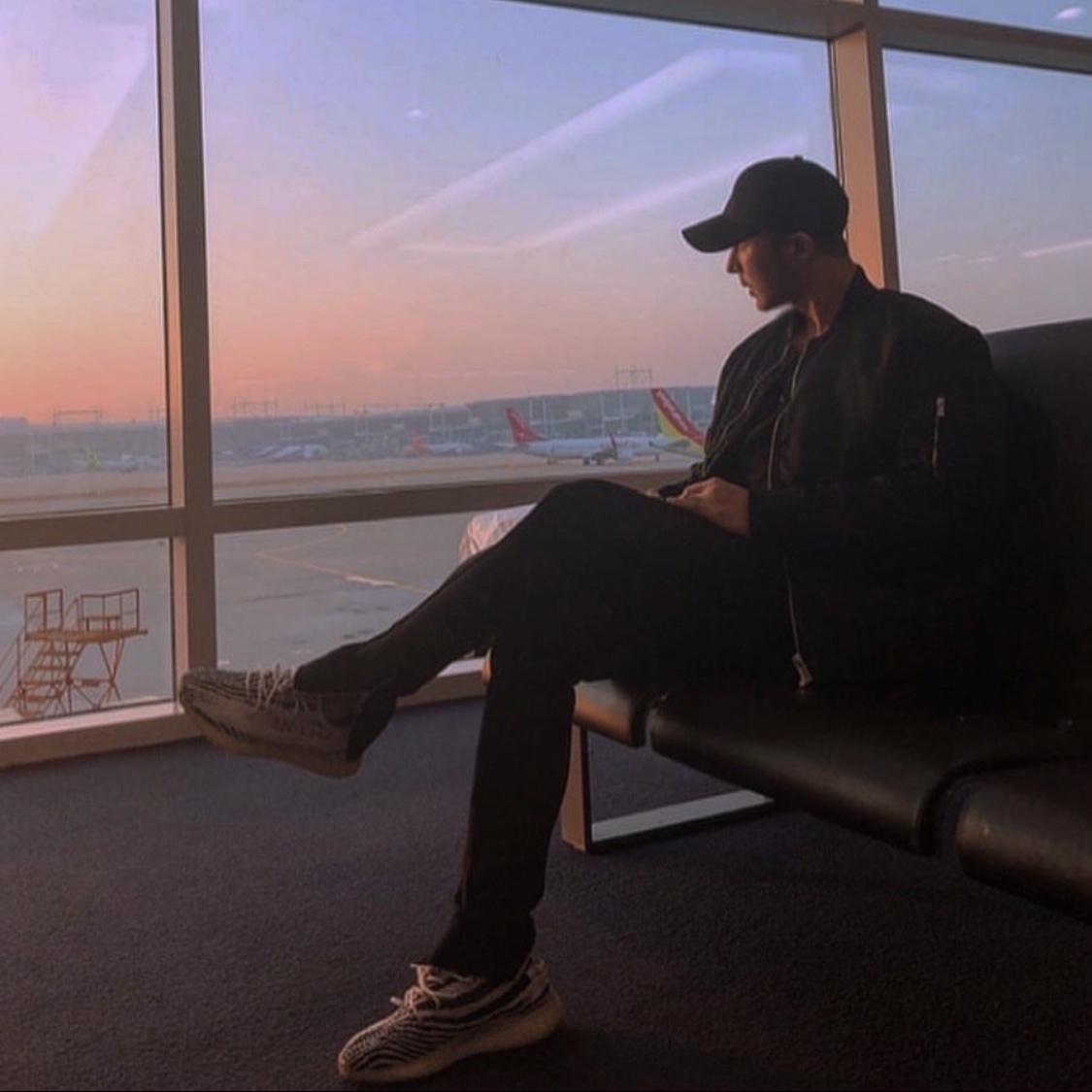 beom (@first_body) 님의 게시물 | KREAM