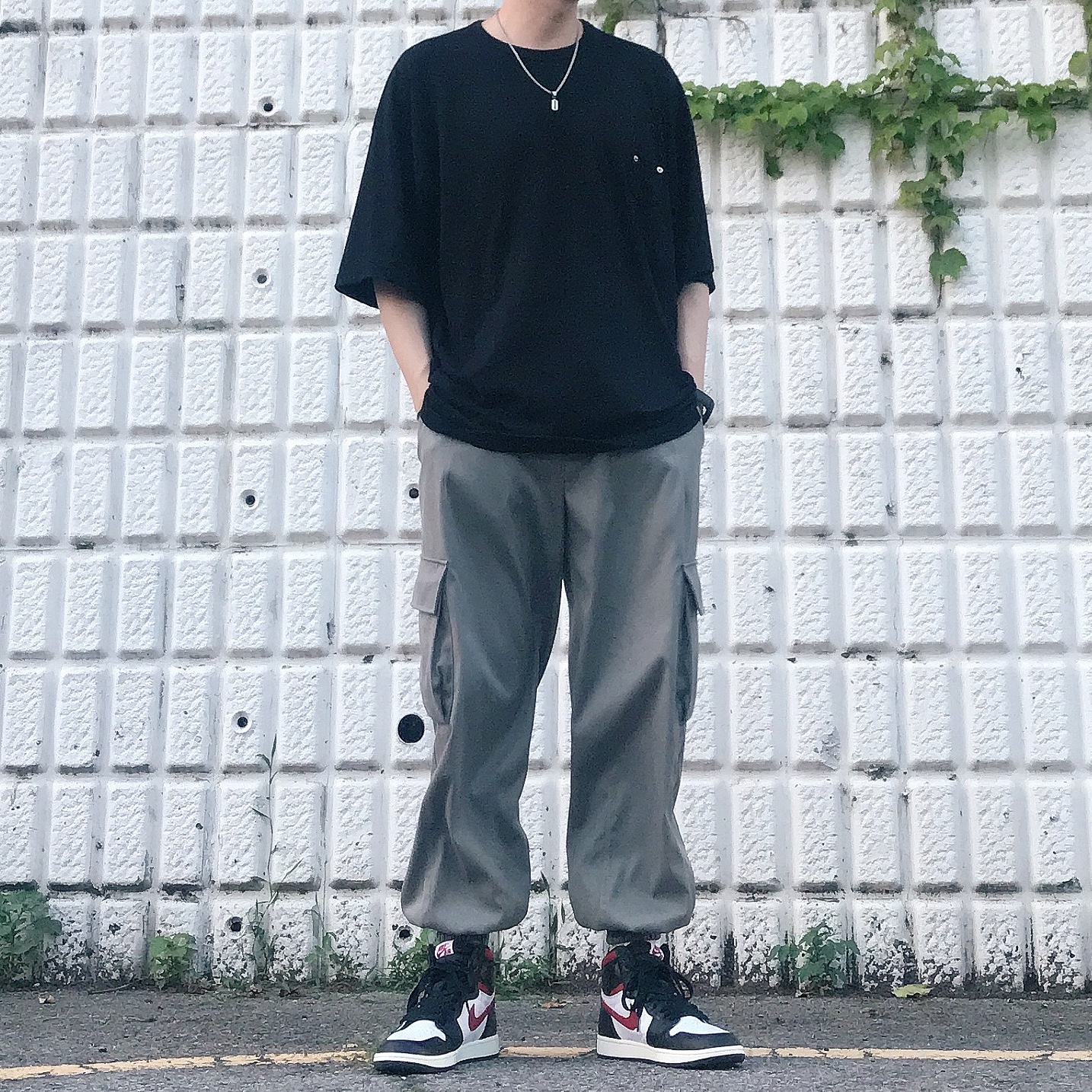 러프 (@rough.xx) 님의 게시물 | KREAM