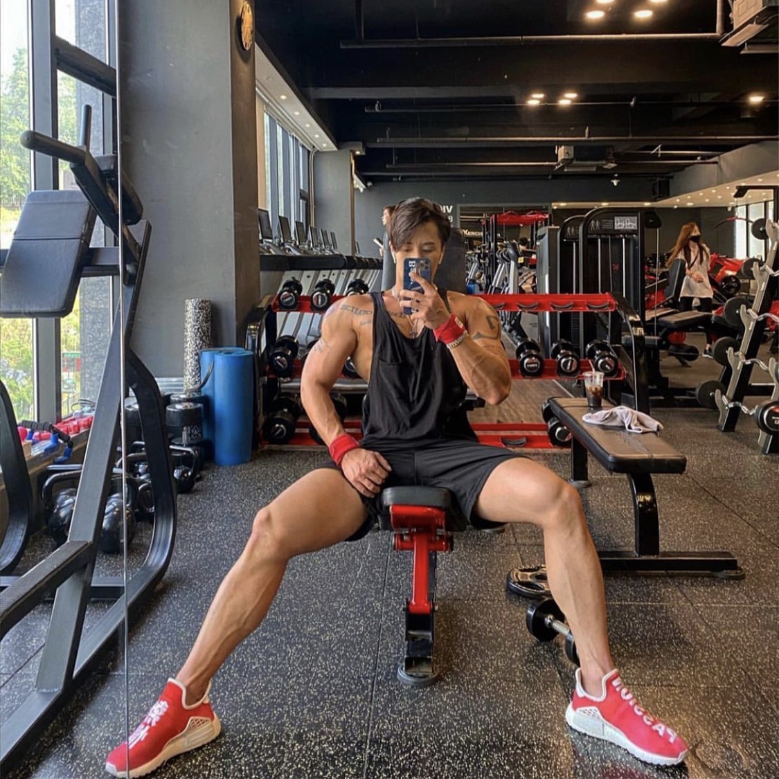 beom (@first_body) 님의 게시물 | KREAM