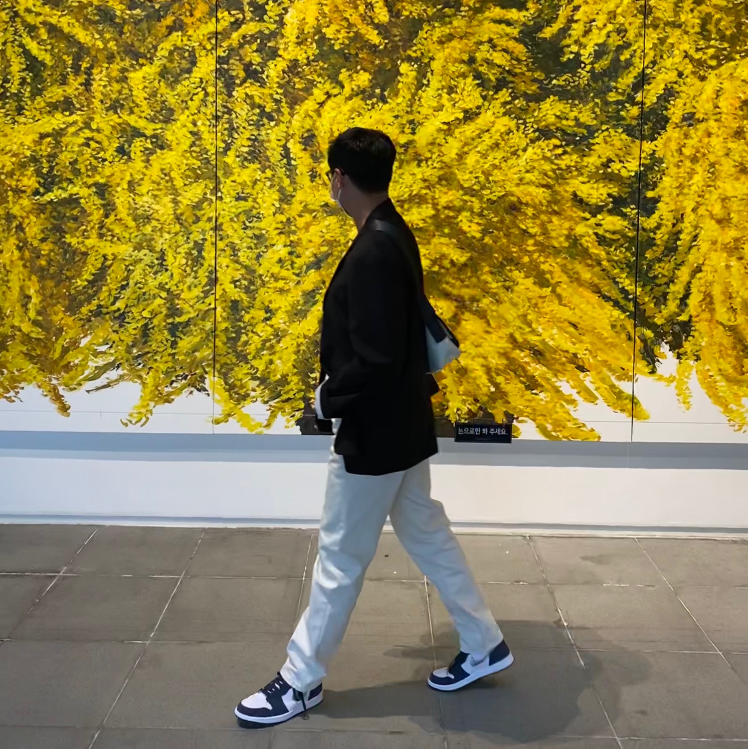 영영 (@it.young) 님의 게시물 | KREAM