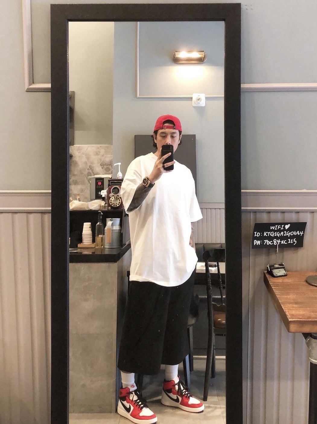 권혁민 (@crazy_crowz) 님의 게시물 | KREAM