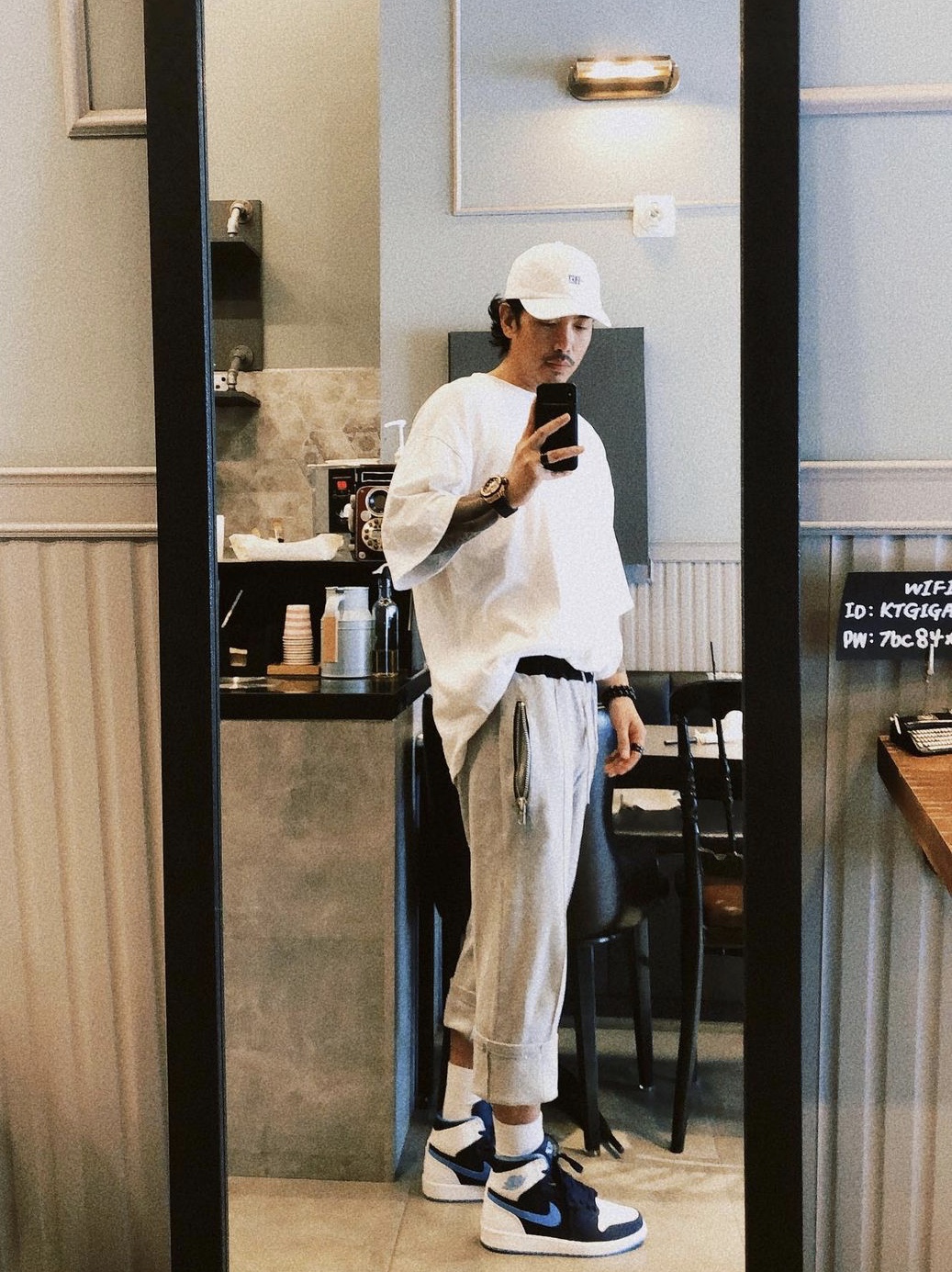 권혁민 (@crazy_crowz) 님의 게시물 | KREAM