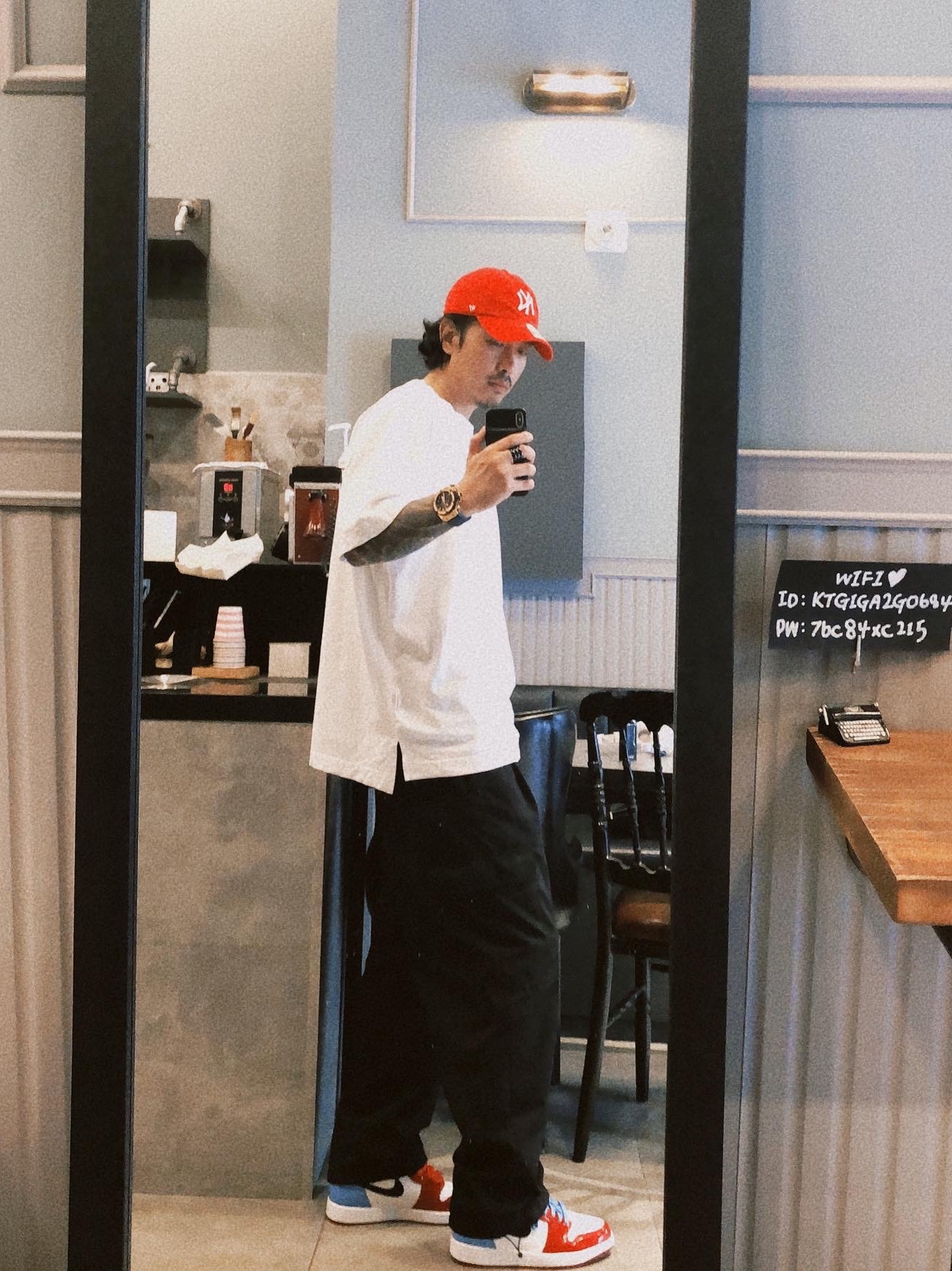 권혁민 (@crazy_crowz) 님의 게시물 | KREAM