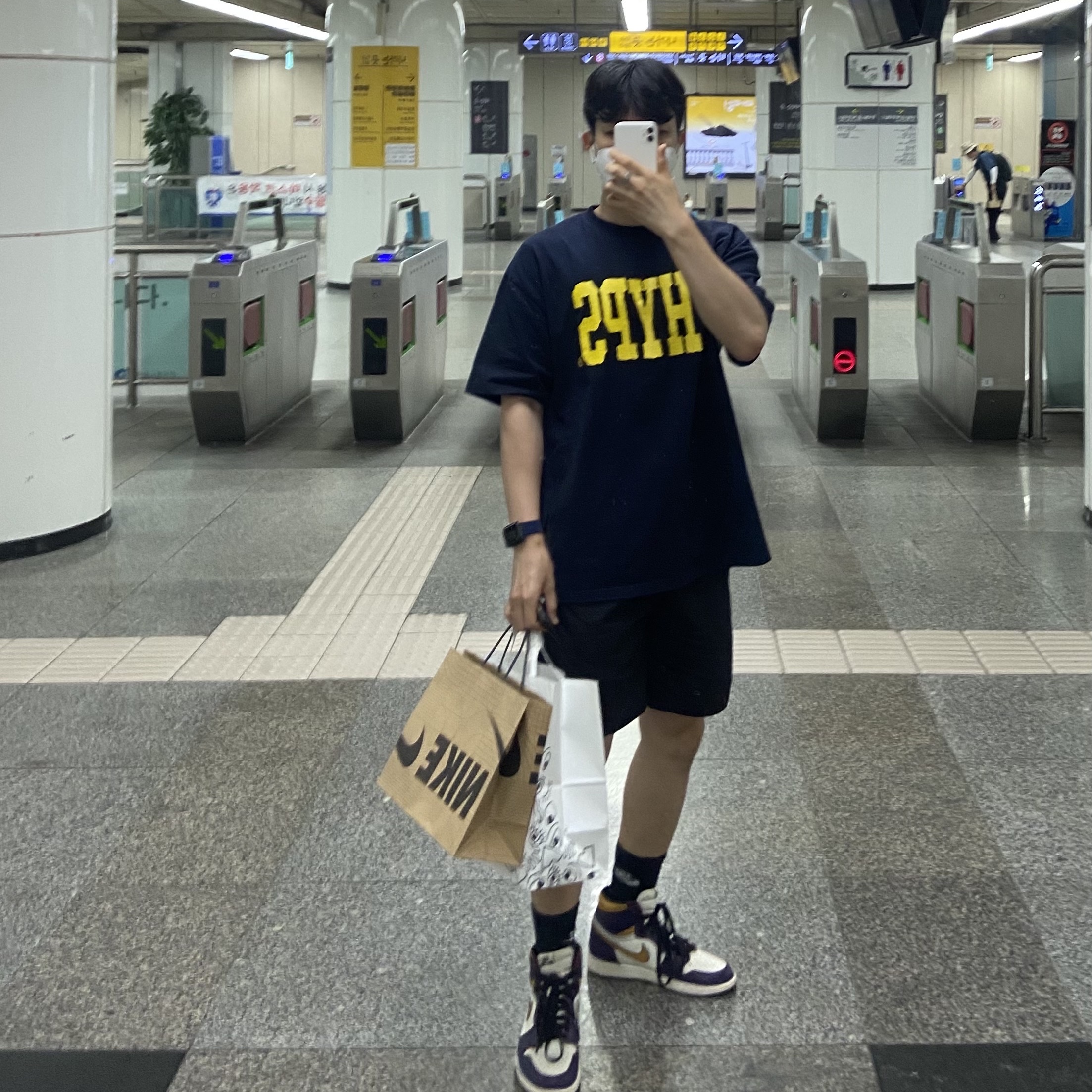 포키 (@ji_ho) 님의 게시물 | KREAM