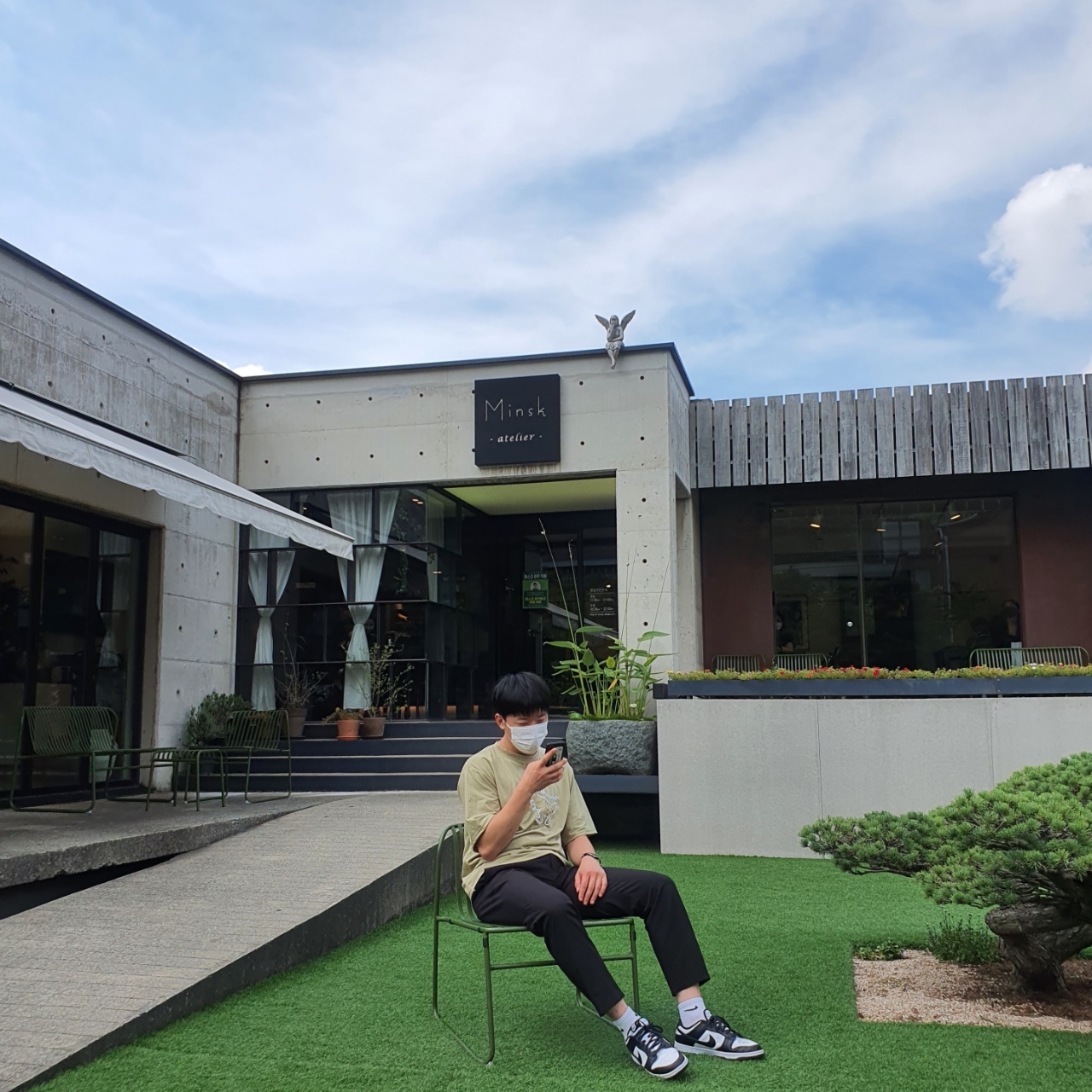 soo (@__d4chshvnd_) 님의 게시물 | KREAM