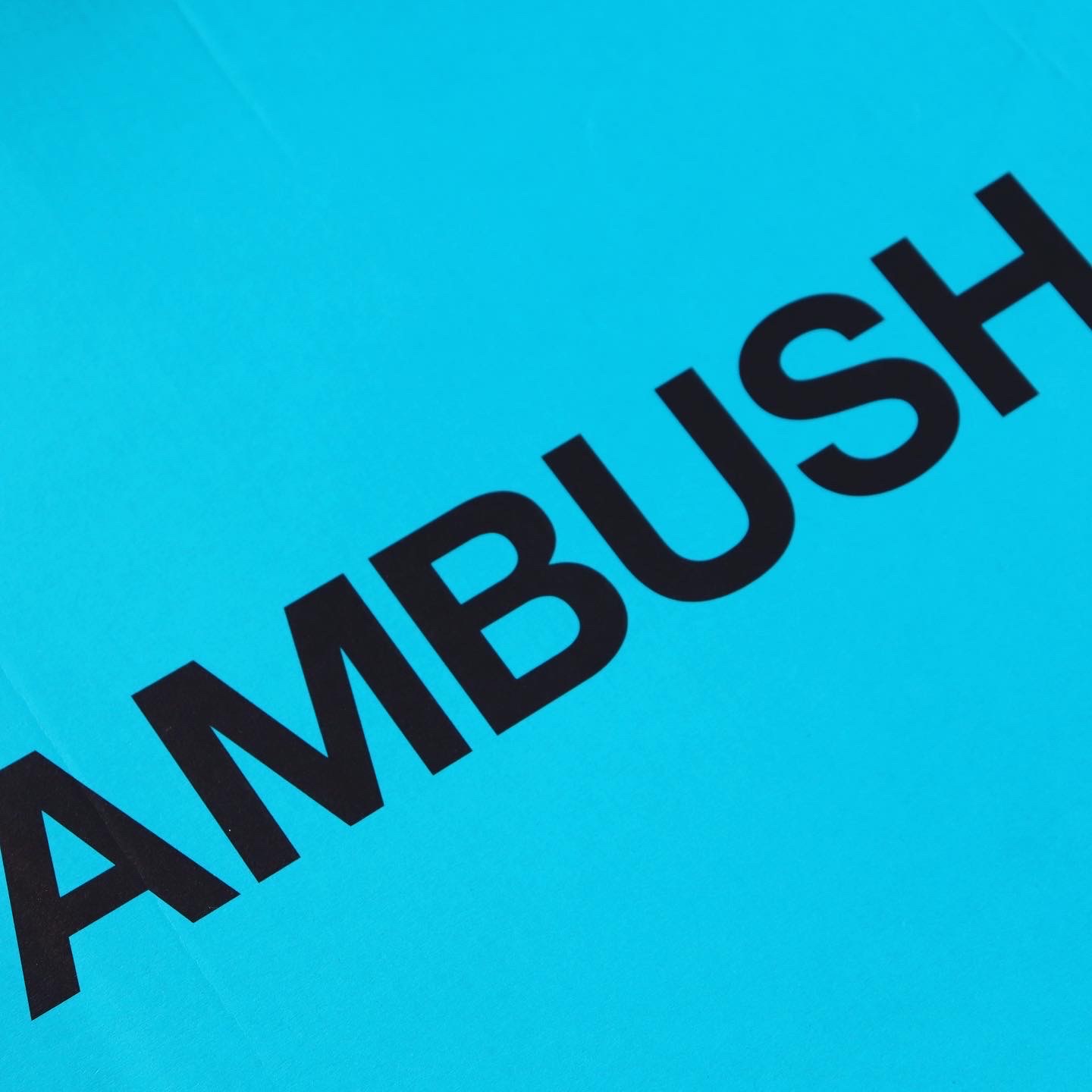 방구석에서 사진찍는사람 (@lo__ol9_7) 님의 게시물 | KREAM