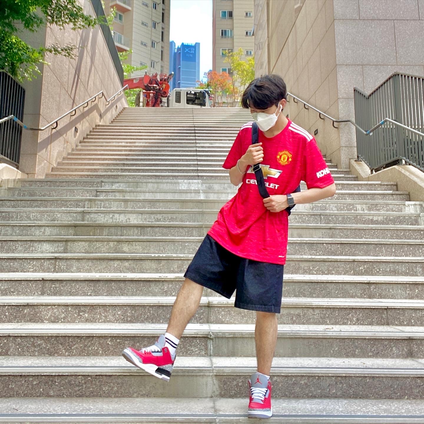 2eeAn (@snkrs_leean) 님의 게시물 | KREAM